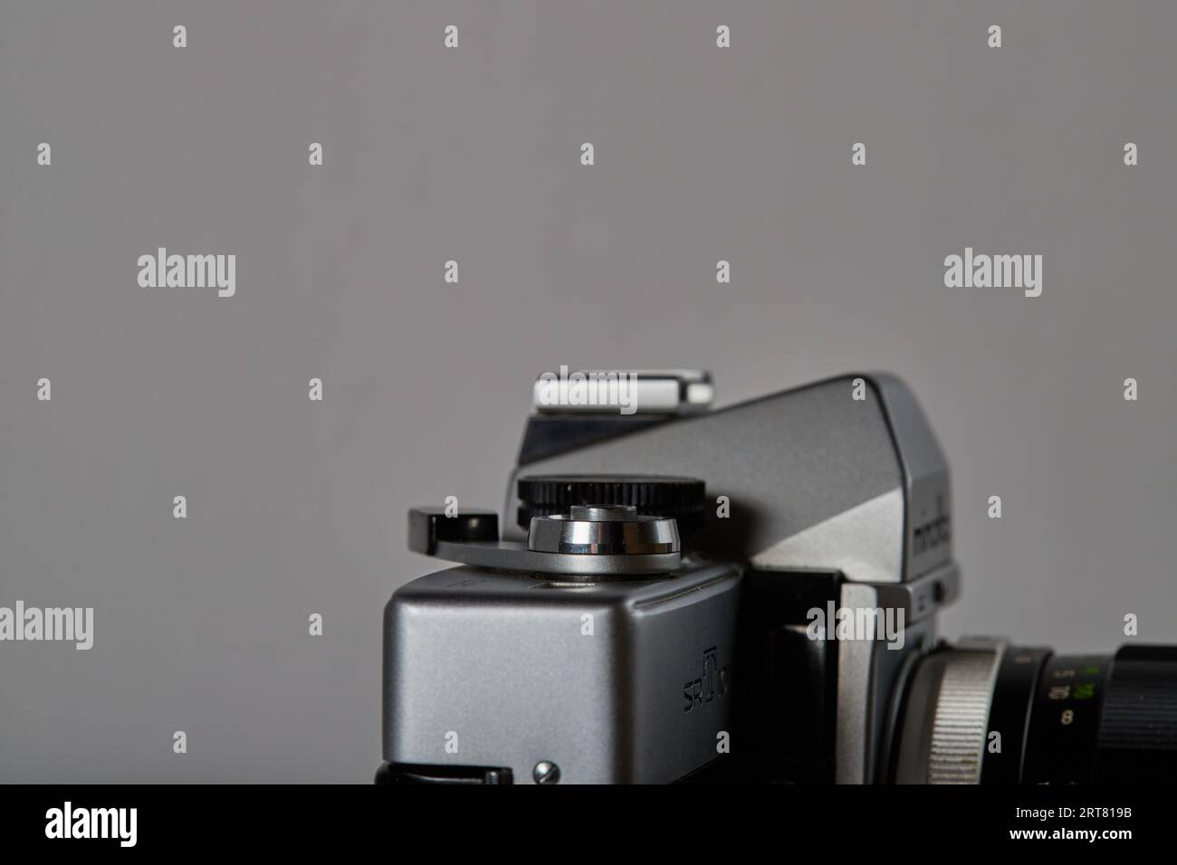 Minolta SLR 35mm film camera of yesteryear Stock Photo - Alamy