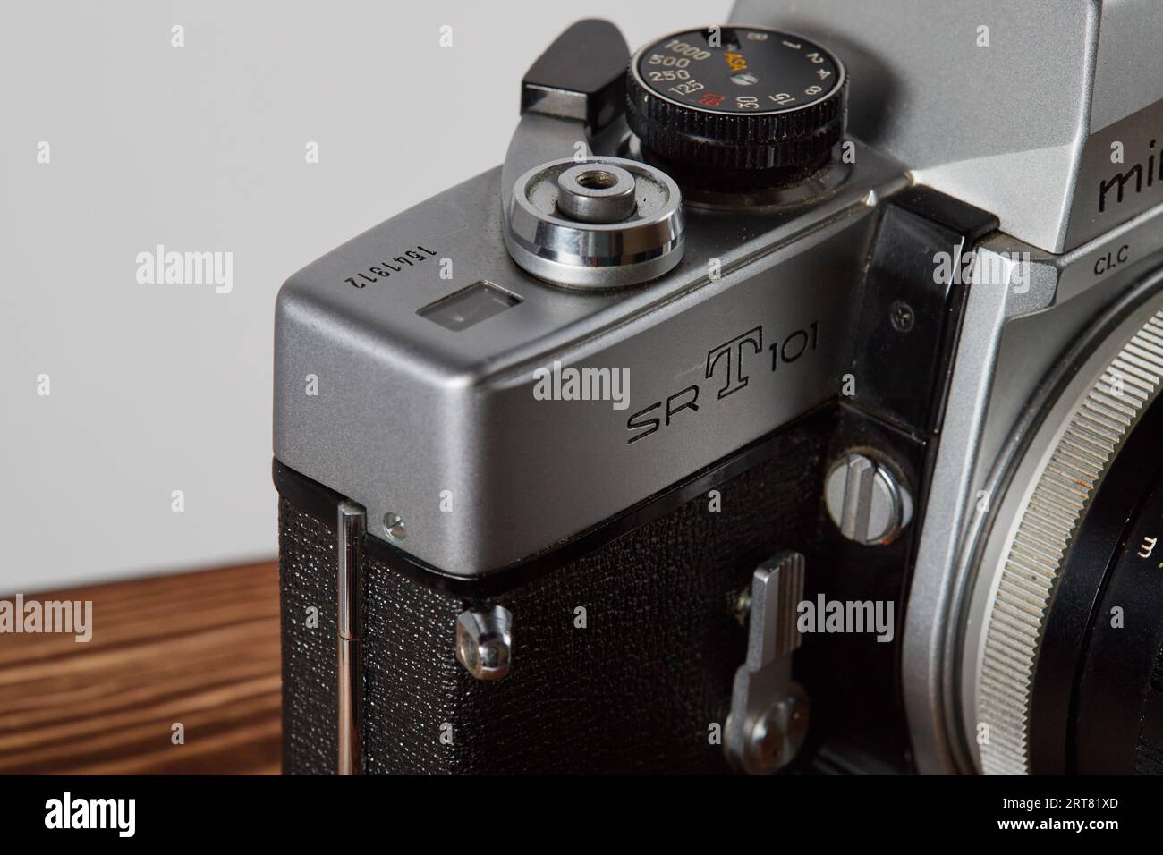 Minolta SLR 35mm film camera of yesteryear Stock Photo - Alamy