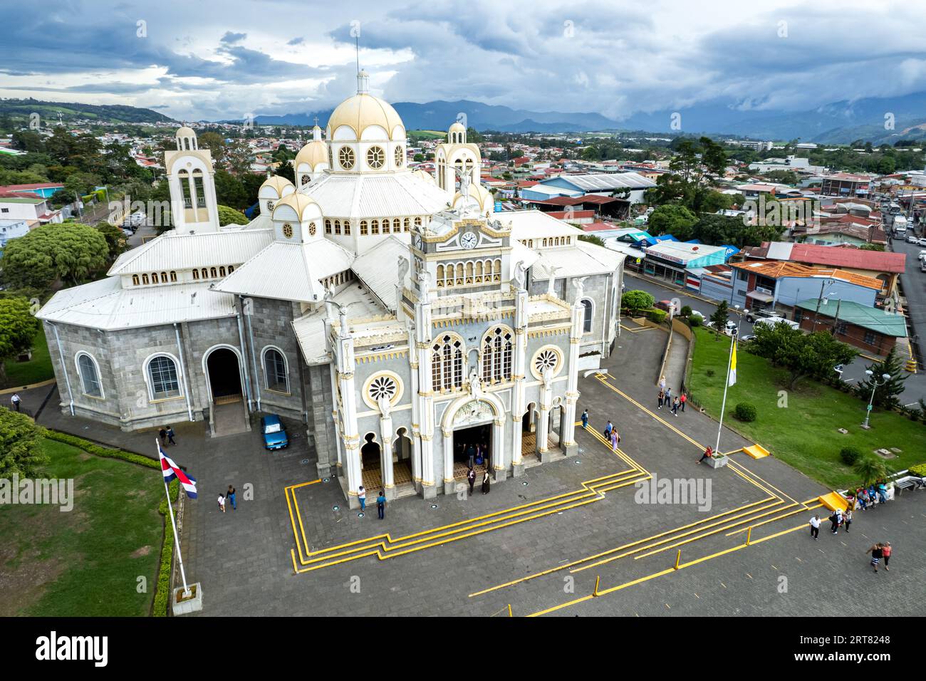 The beautiful Basilica of Our Lady of the Angels in Cartago Costa Rica ...