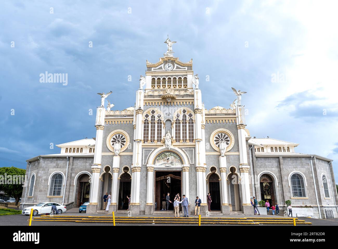 The beautiful Basilica of Our Lady of the Angels in Cartago Costa Rica ...