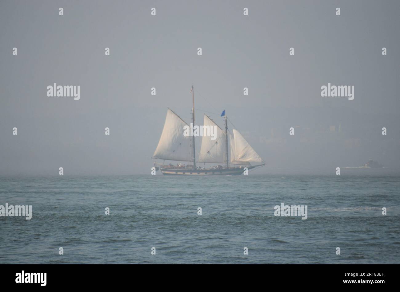 Photos of sailing boats hi-res stock photography and images - Alamy