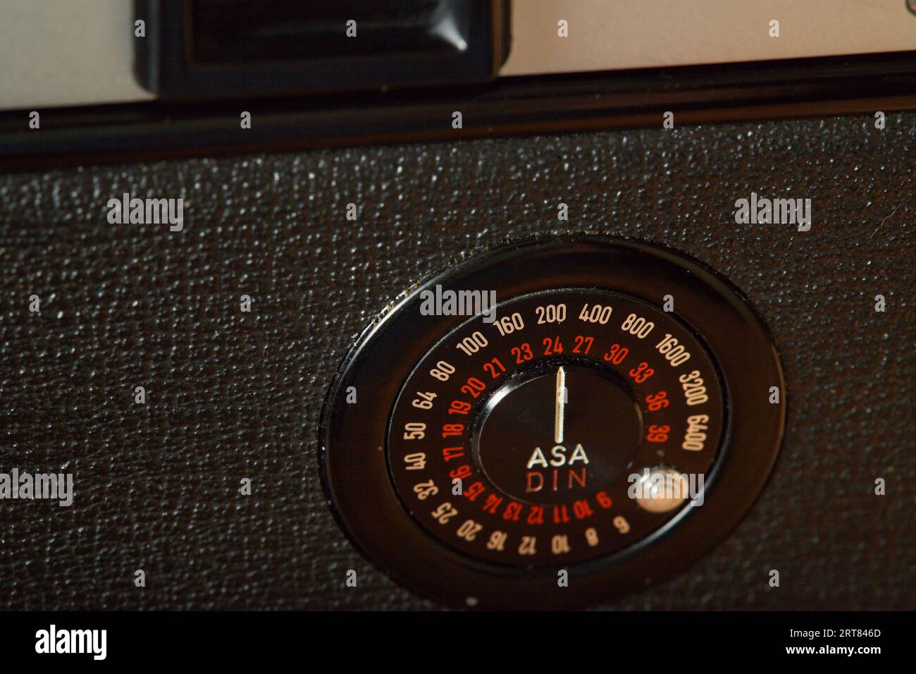 Minolta SLR 35mm film camera of yesteryear Stock Photo - Alamy
