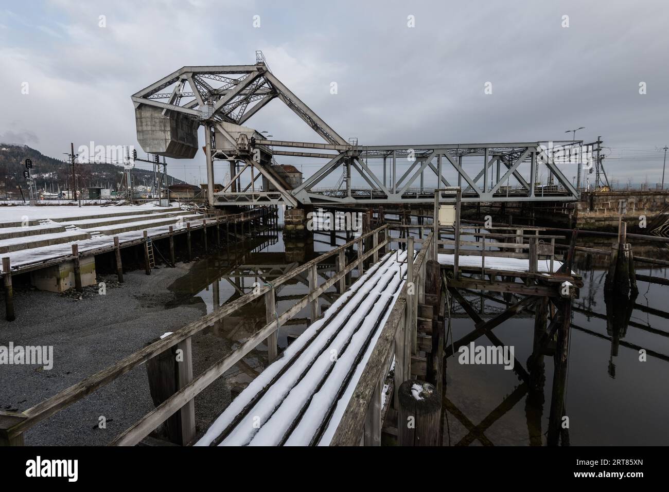The lifting bridge Skansen jernbanebru in the port of Trondheim on ...