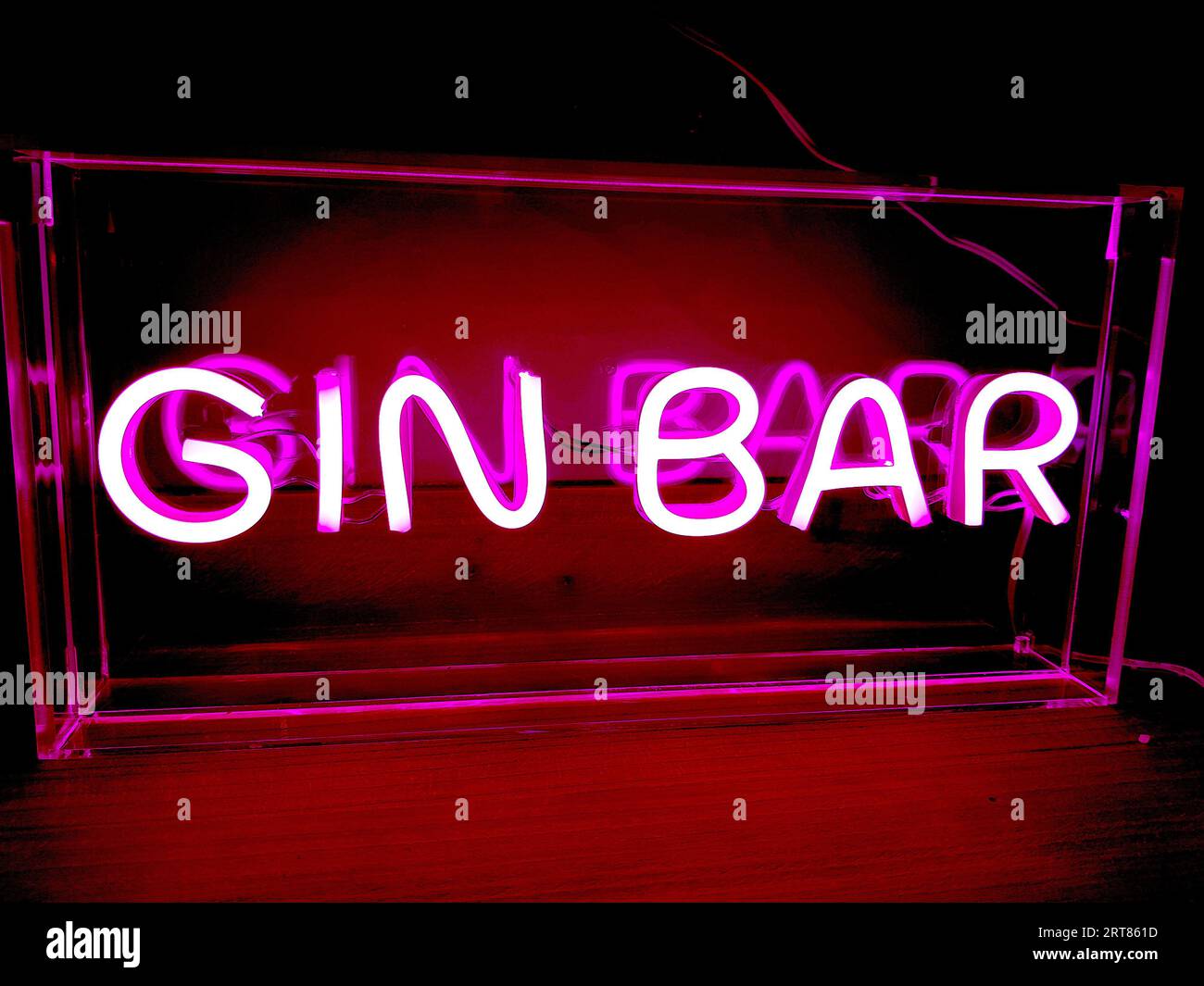 Vintage gin poster hi-res stock photography and images - Alamy
