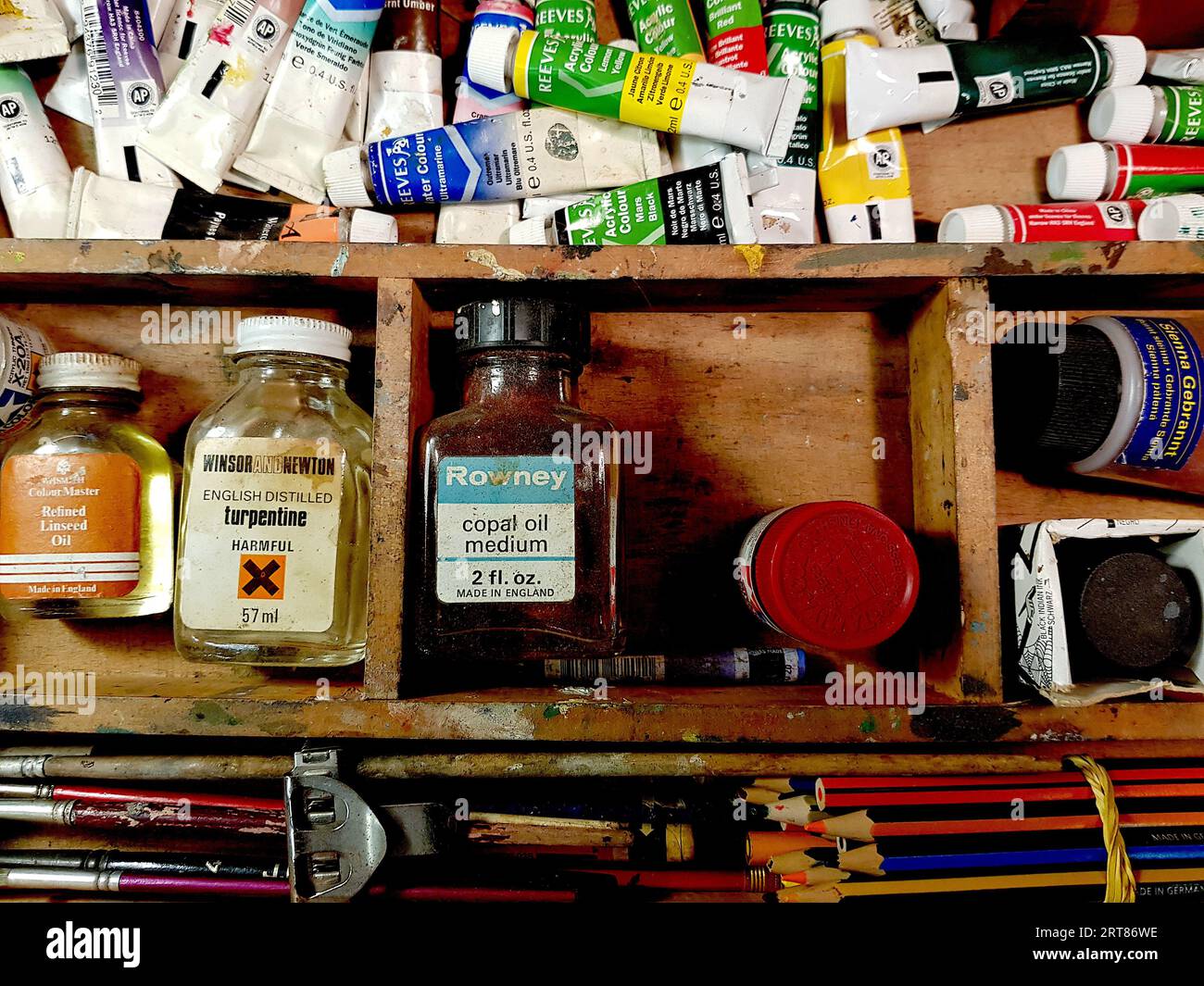 A display of artist's materials in a wooden case Stock Photo - Alamy