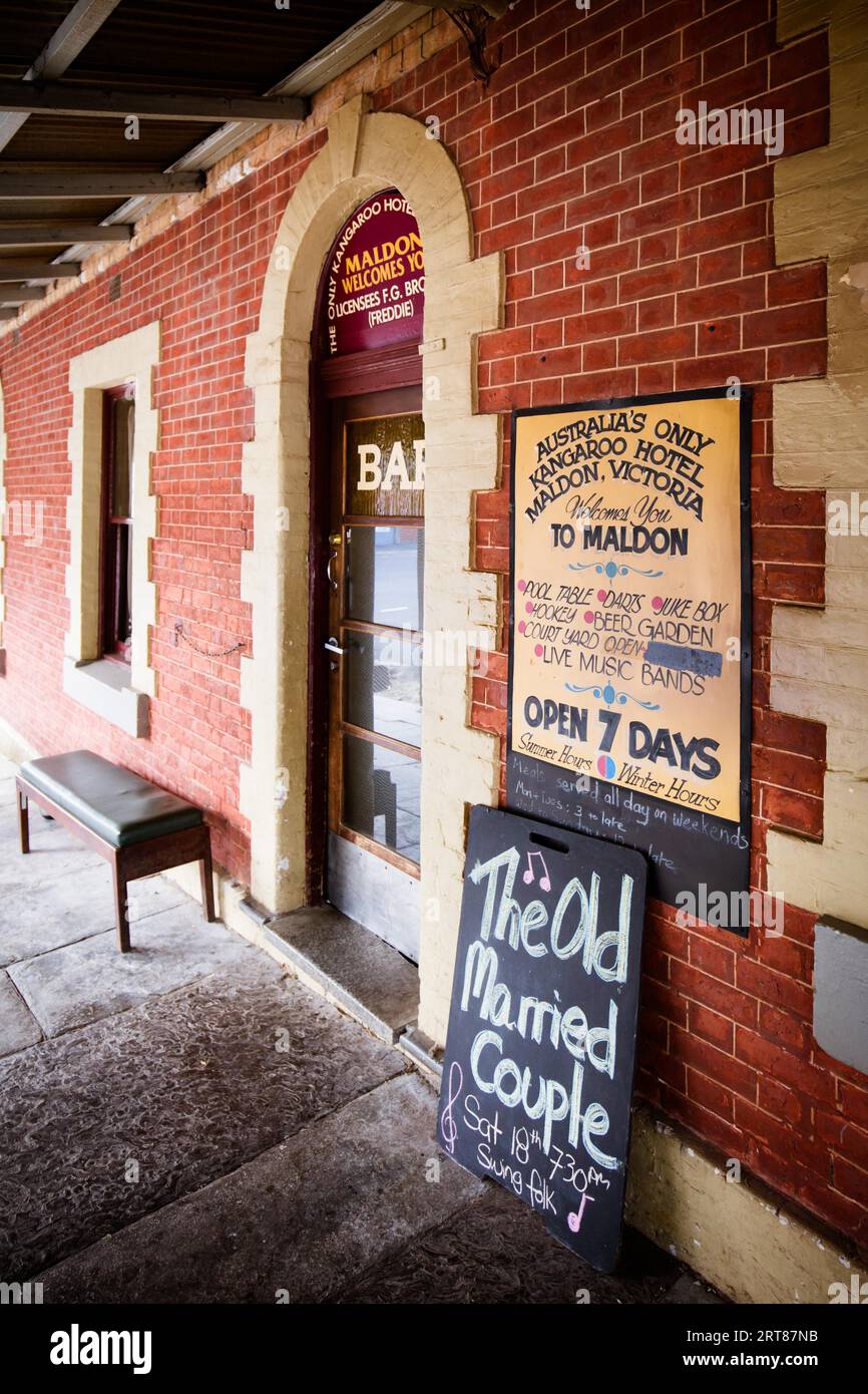 Pub architecture hi-res stock photography and images - Alamy