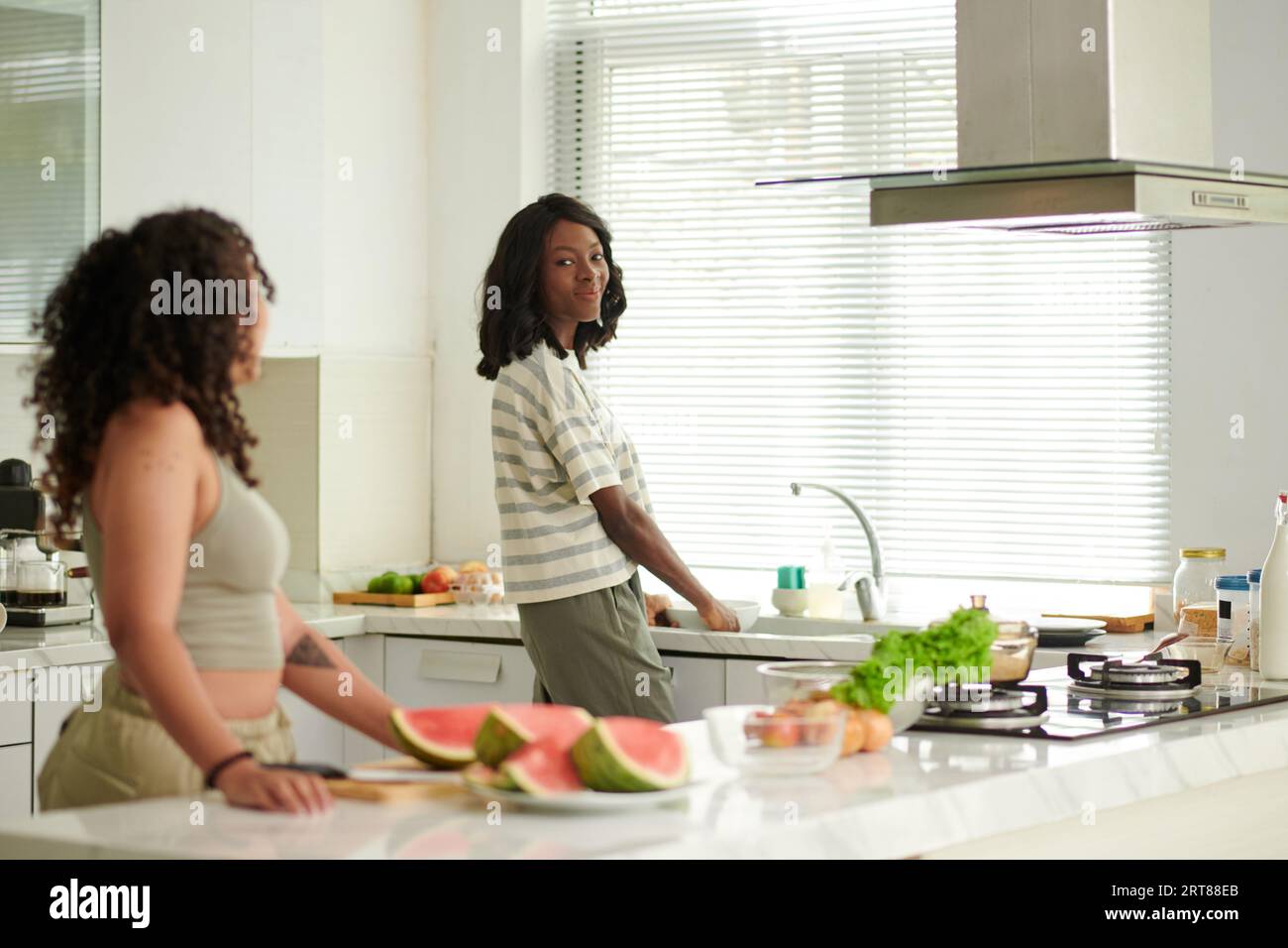 Roommates dorm hi-res stock photography and images - Alamy