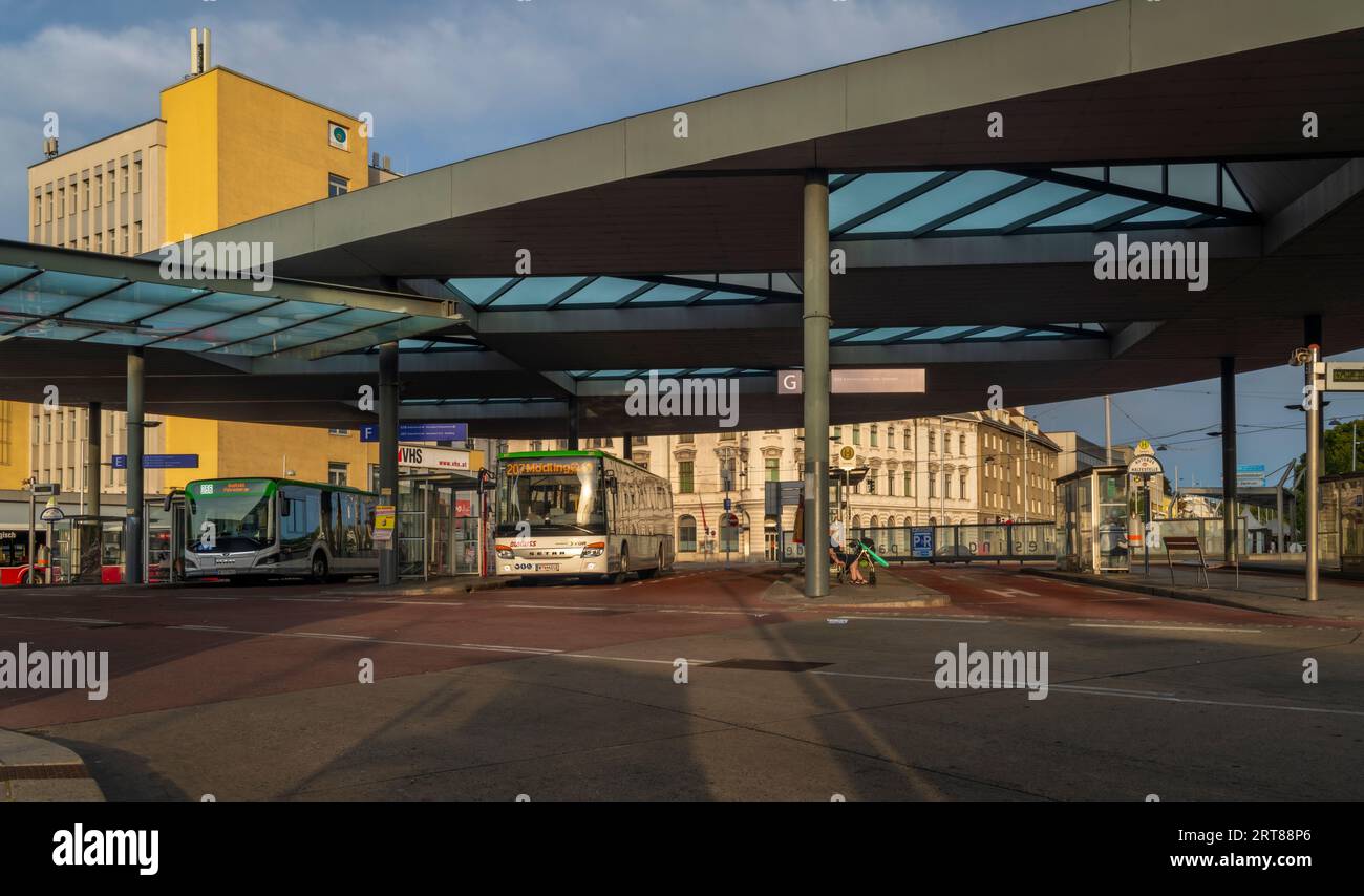 Busbahnhof liesing hi-res stock photography and images - Alamy
