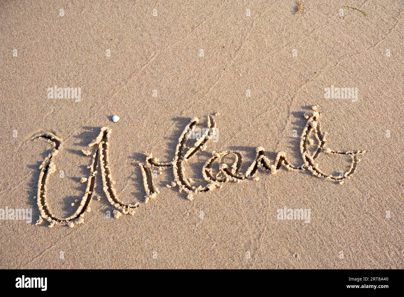 Vacation word in beach sand Stock Photo - Alamy