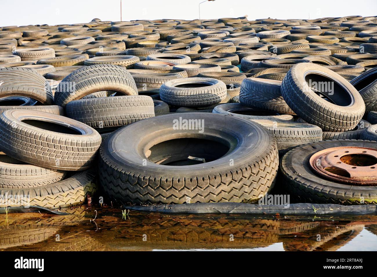 Used tire disposal hi-res stock photography and images - Alamy