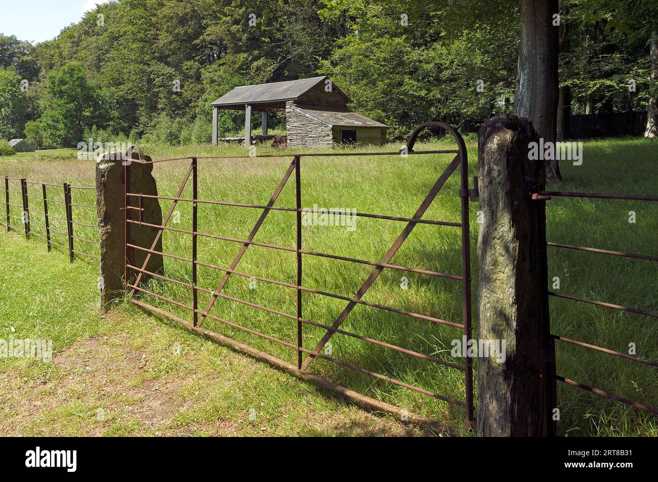 Maentwrog Hayshed, slate, St Fagans National Museum of History ...
