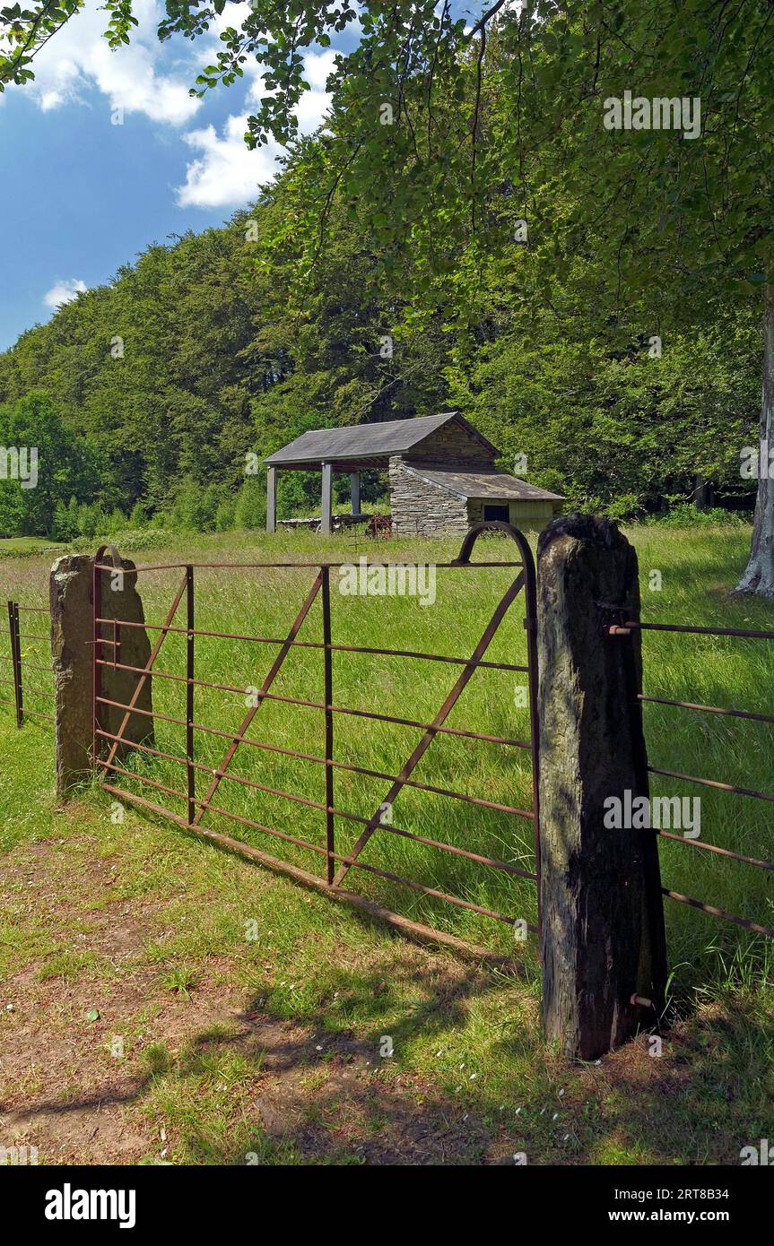Maentwrog Hayshed, slate, St Fagans National Museum of History ...