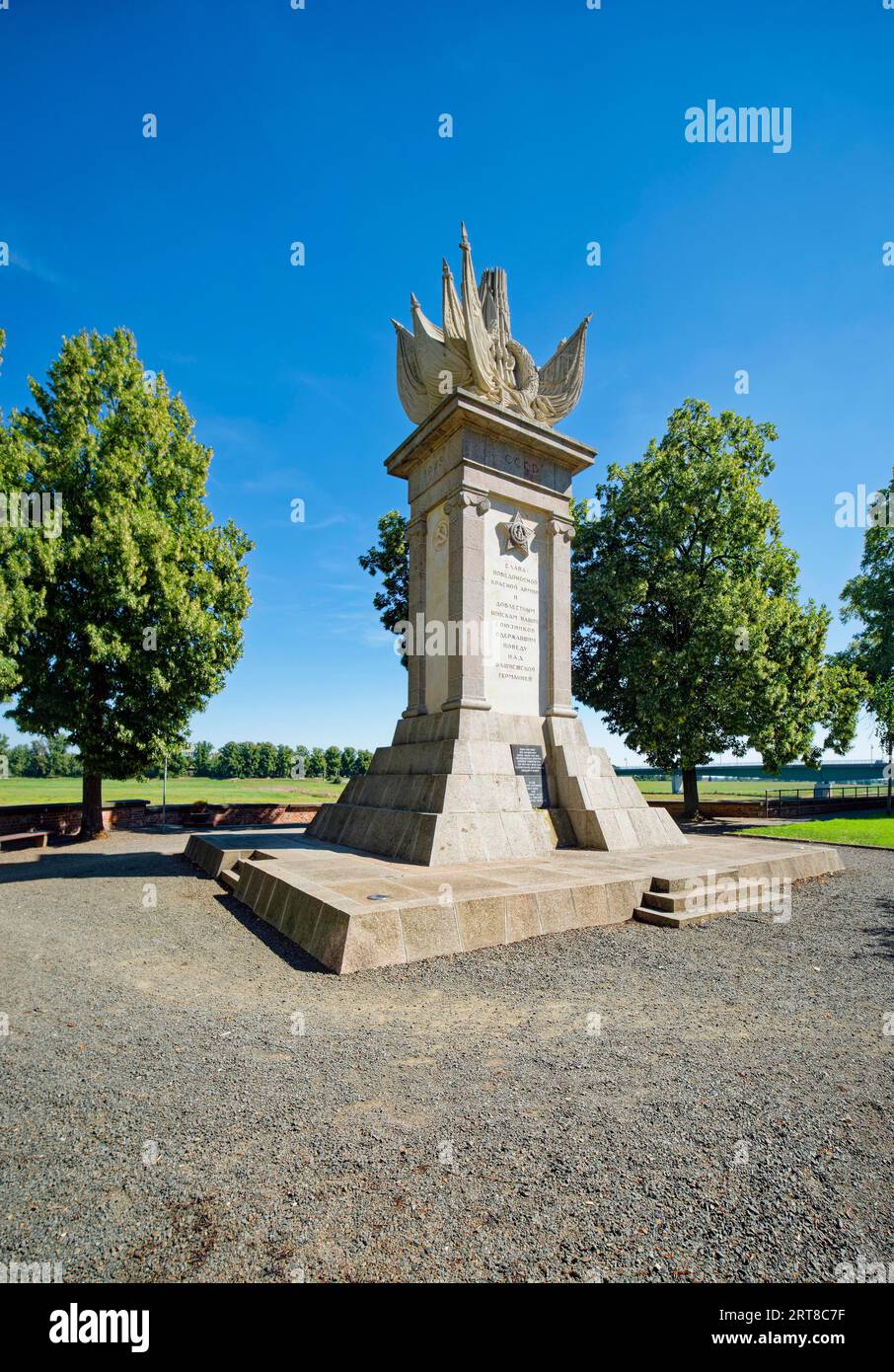 Monument of Encounter, commemorates the meeting of Soviet and American ...