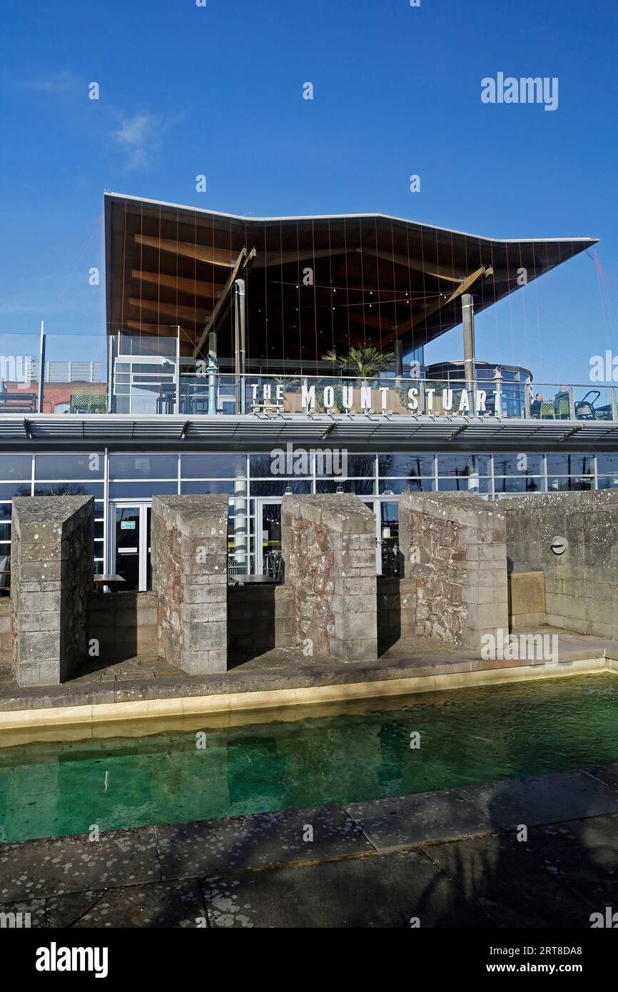 Cardiff bay restaurant hi-res stock photography and images - Alamy