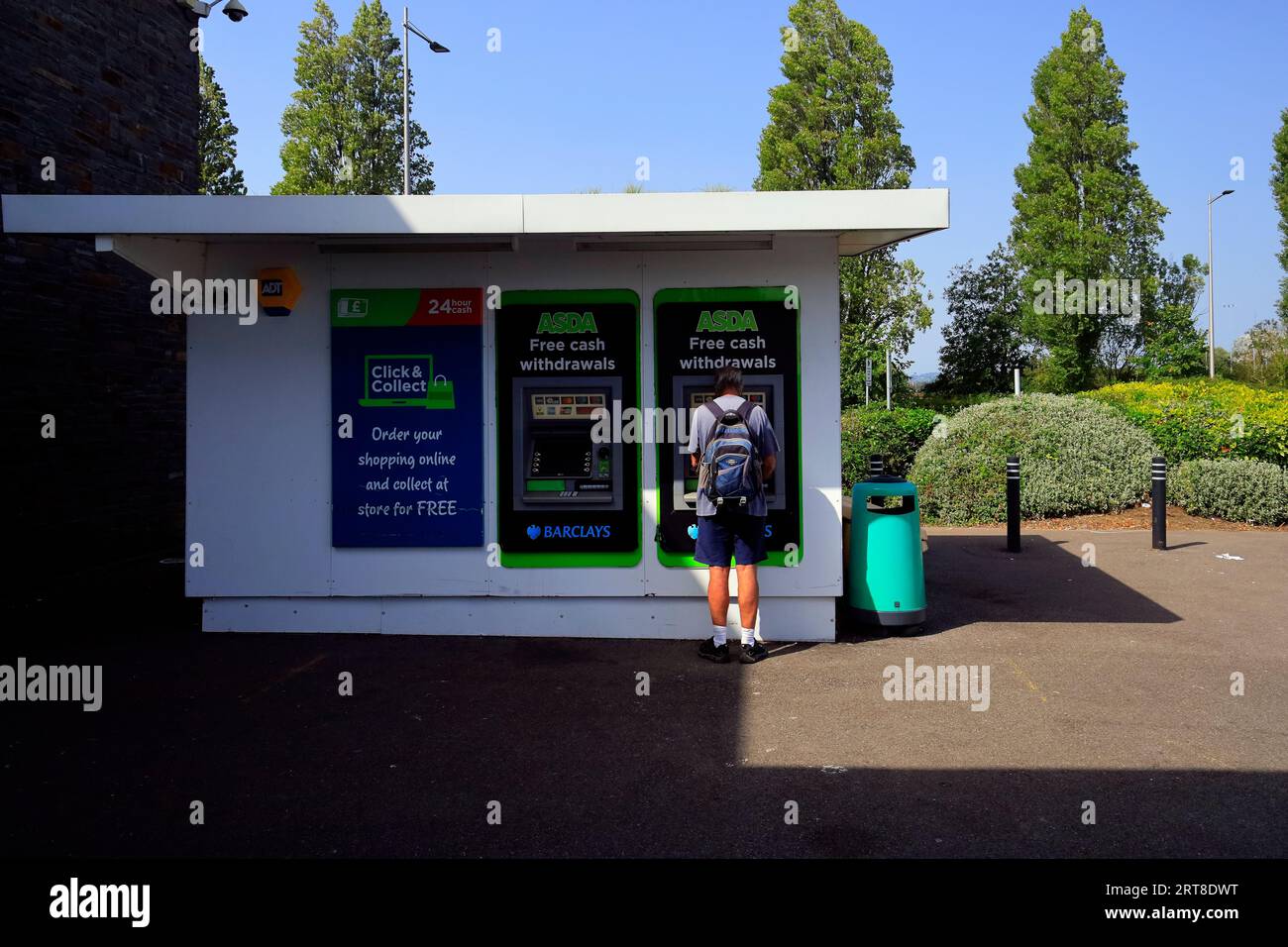 Blue cash machine hi-res stock photography and images - Alamy