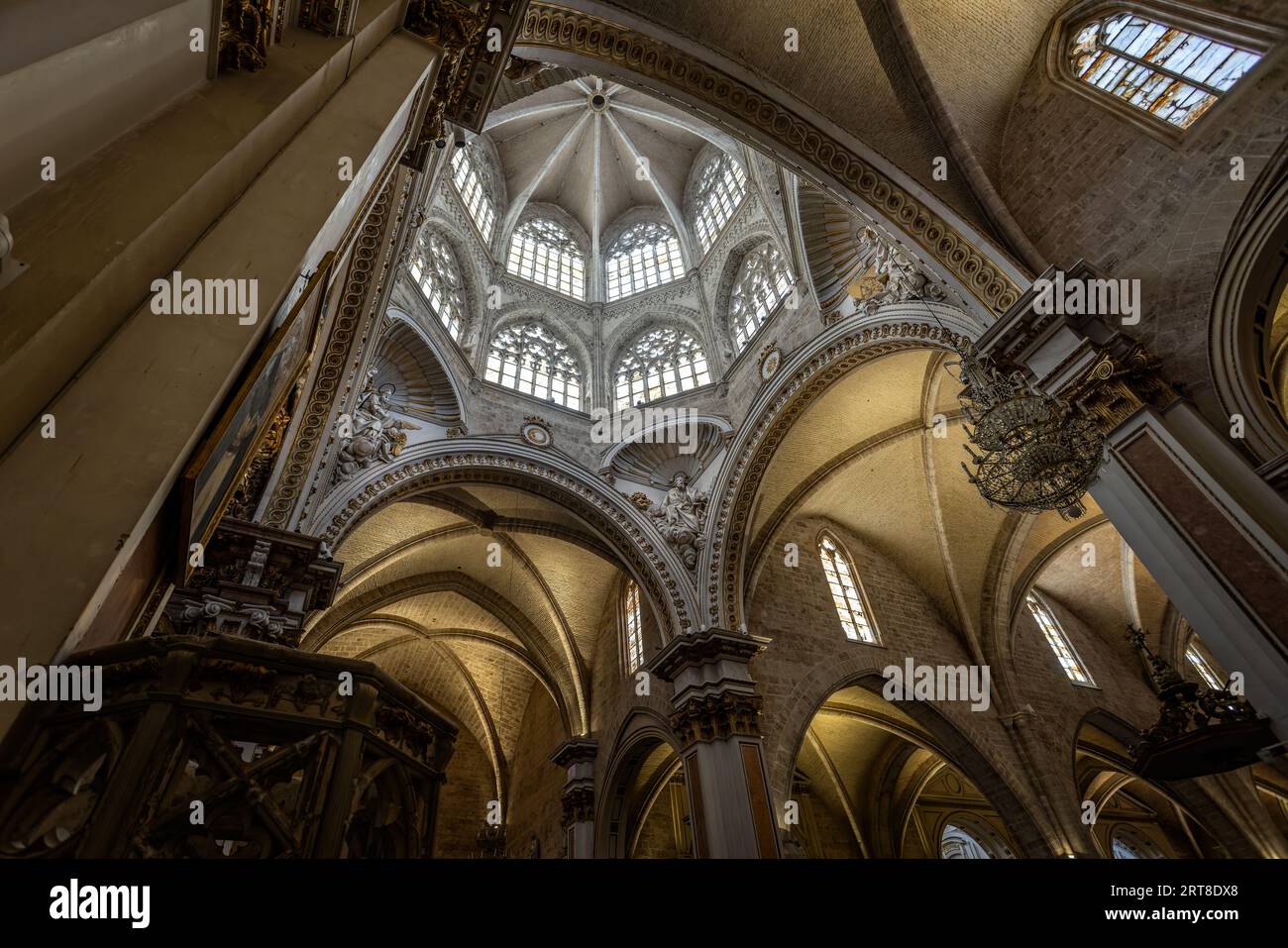 Alabaster windows in dome and ornate arches inside Valencia cathedral ...