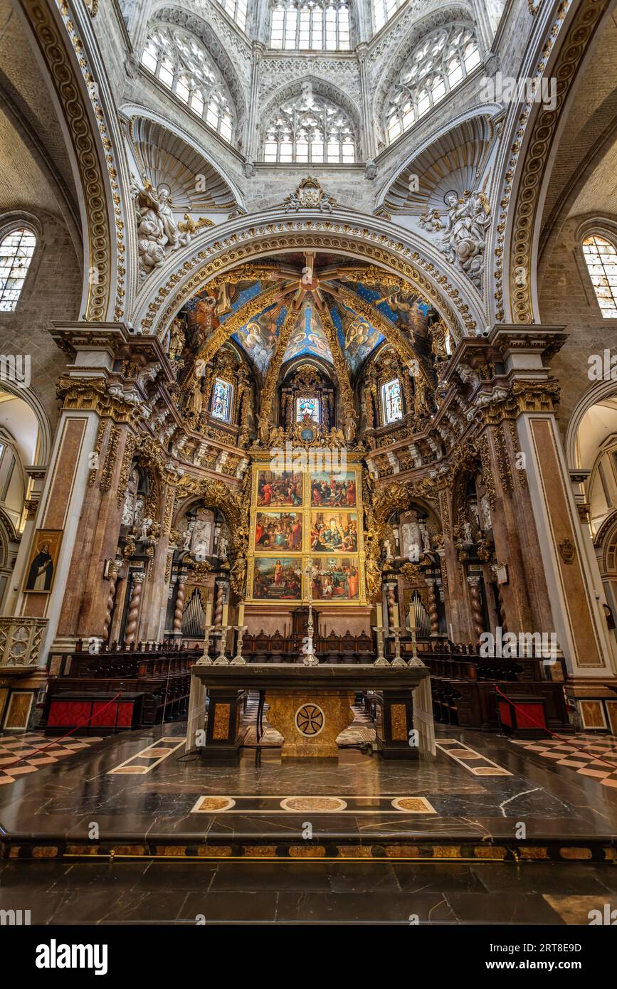 Alabaster windows in dome and altar inside Valencia cathedral in ...