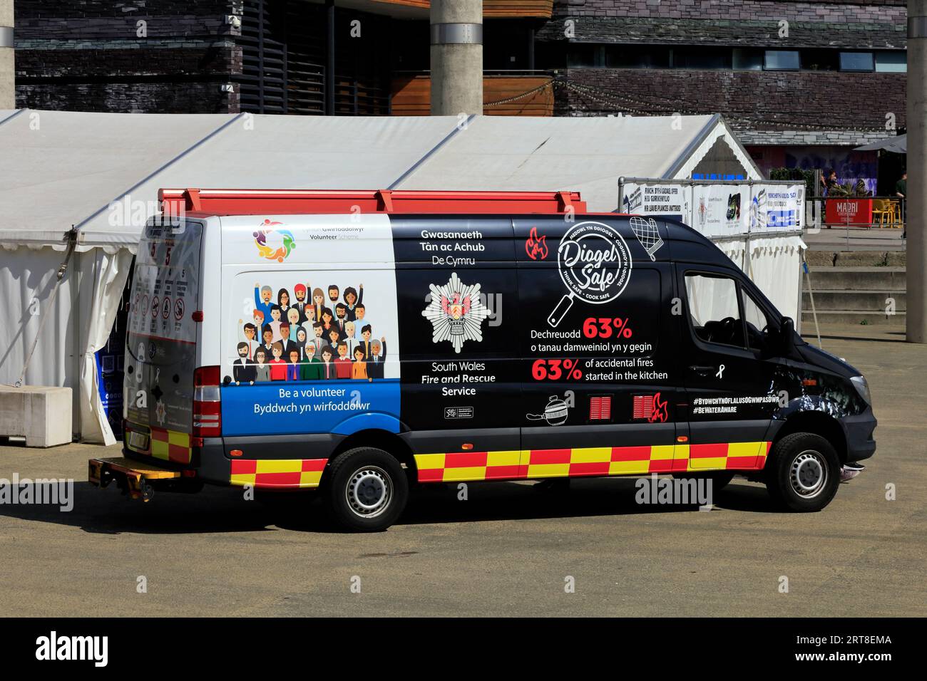 South wales fire & rescue service hi-res stock photography and images ...