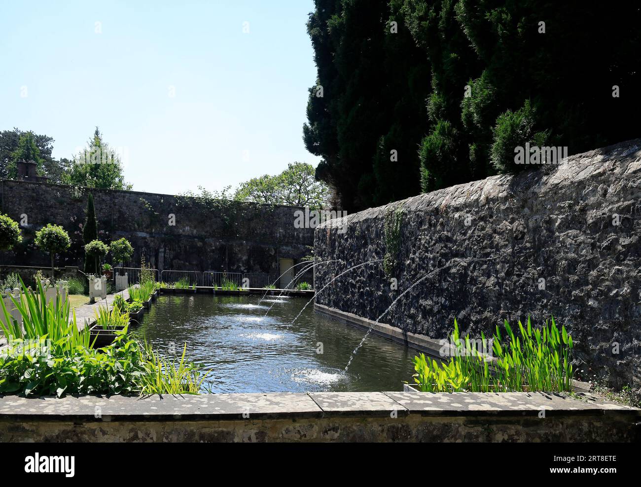 Water feature, The Italian Garden at The National History Museum of ...
