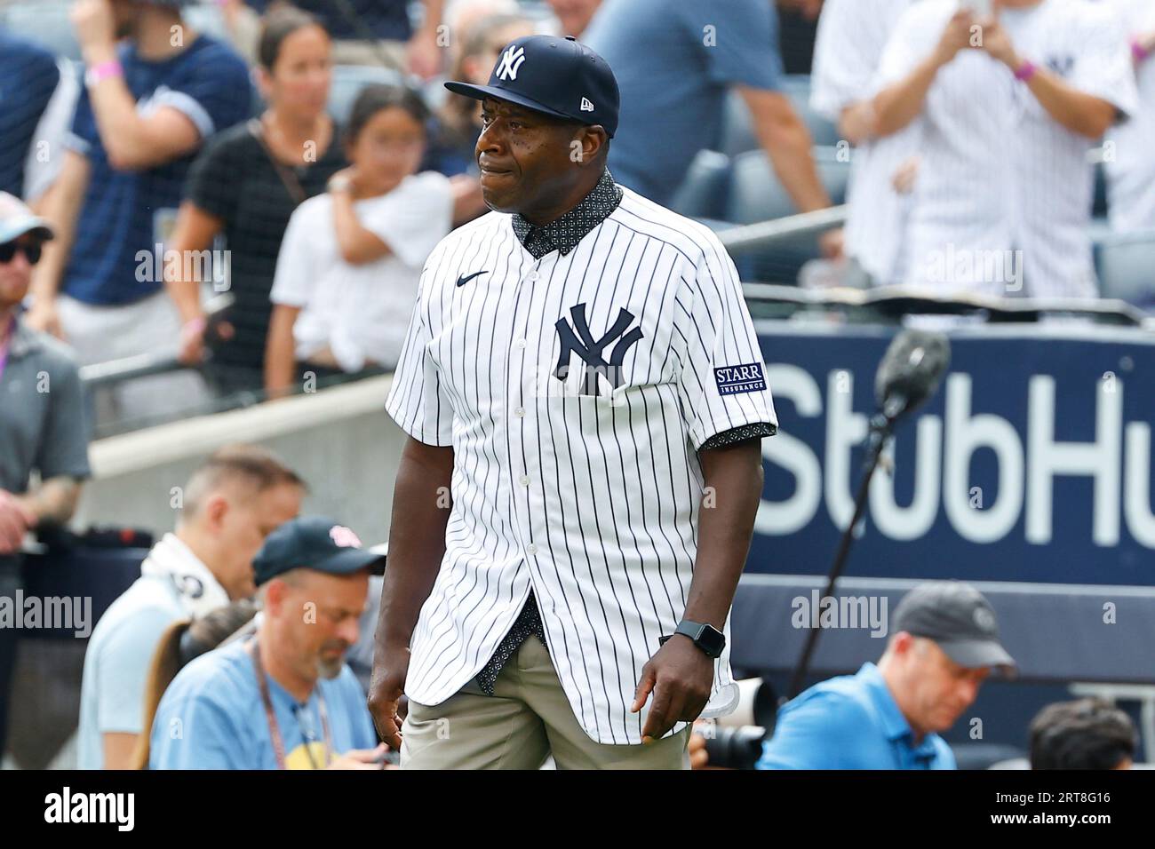 BRONX, NY - SEPTEMBER 09: Former New York Yankee Charlie Hayes #13 ...
