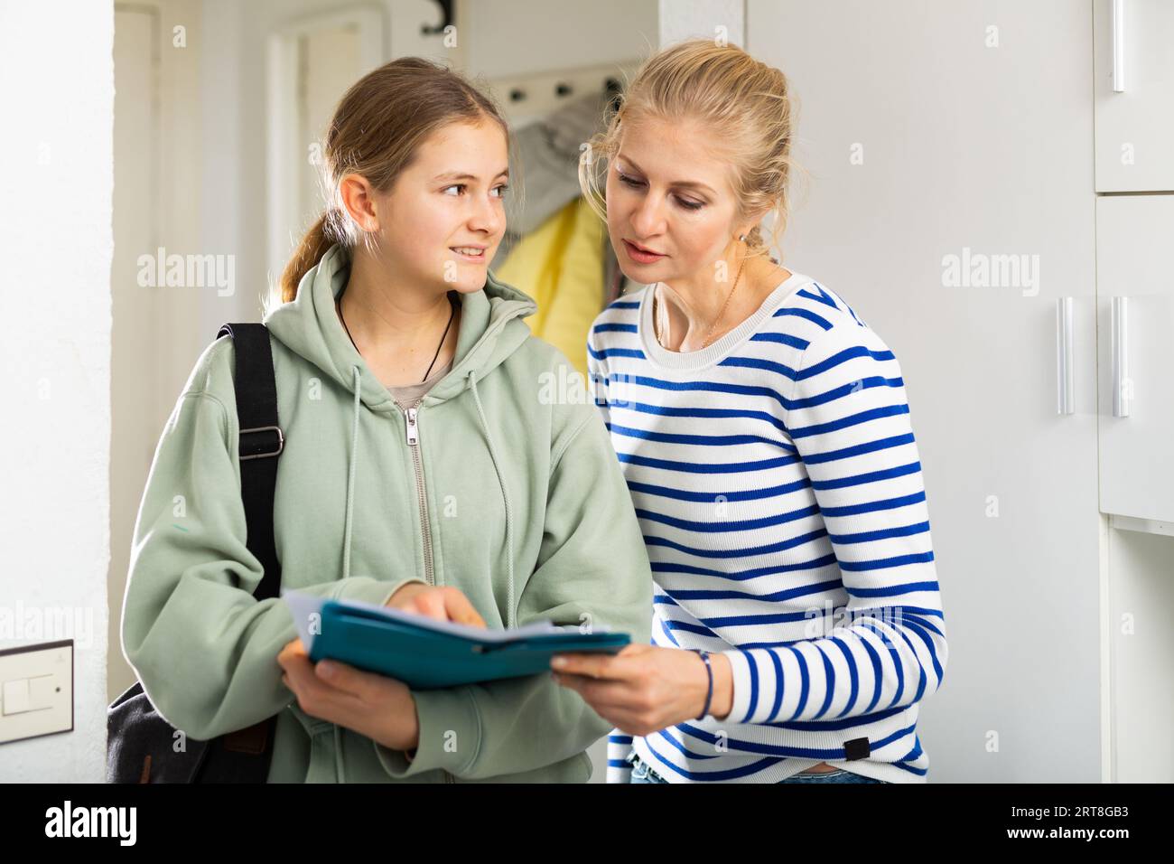 Woman answers door hi-res stock photography and images - Alamy