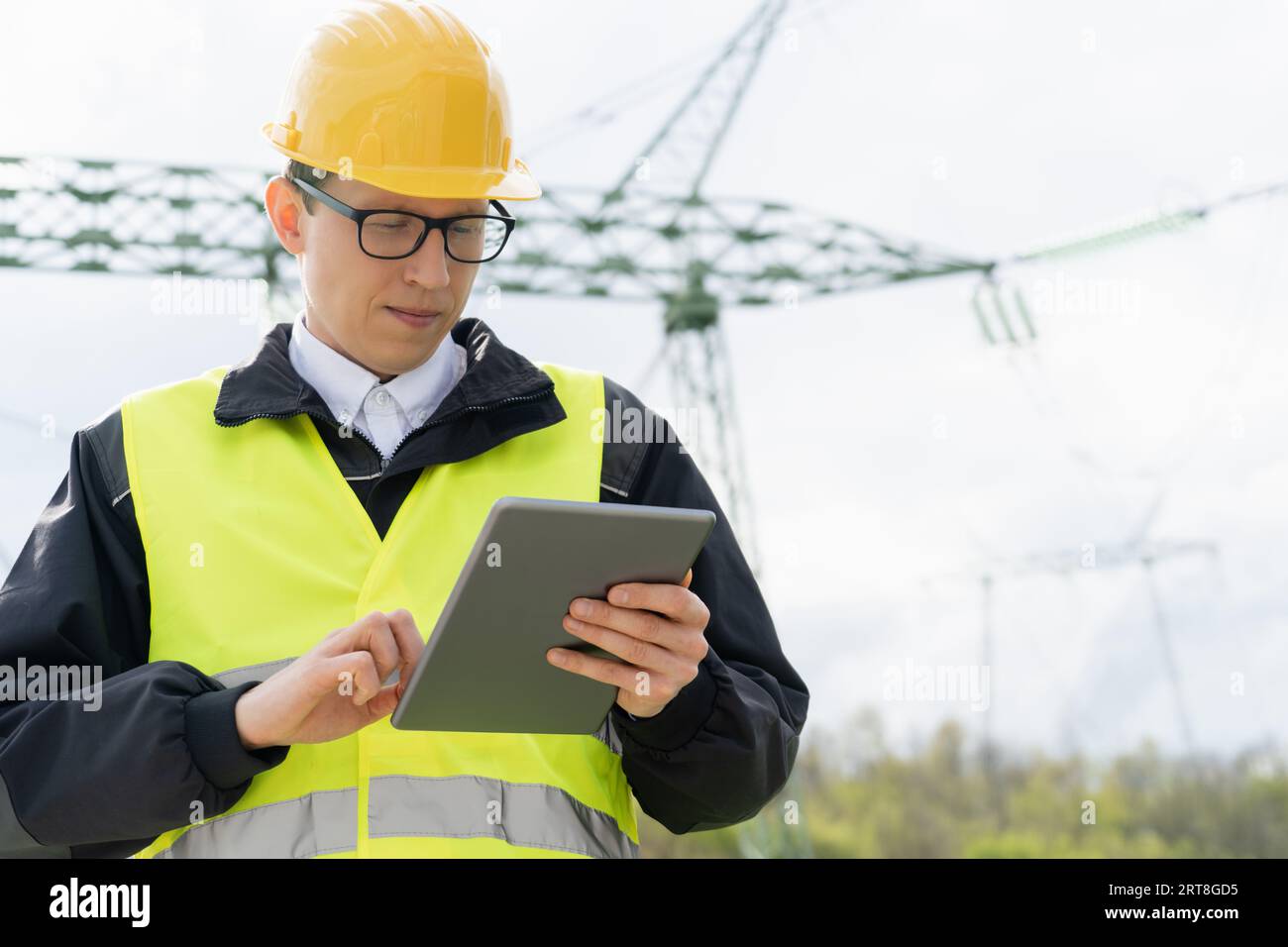 Engineer working high voltage hi-res stock photography and images - Alamy