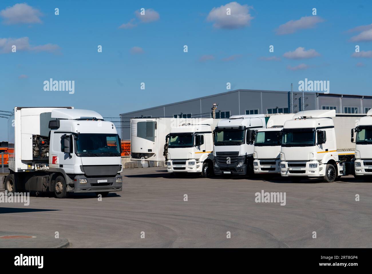 Semi truck fleet at the logistics center Stock Photo - Alamy