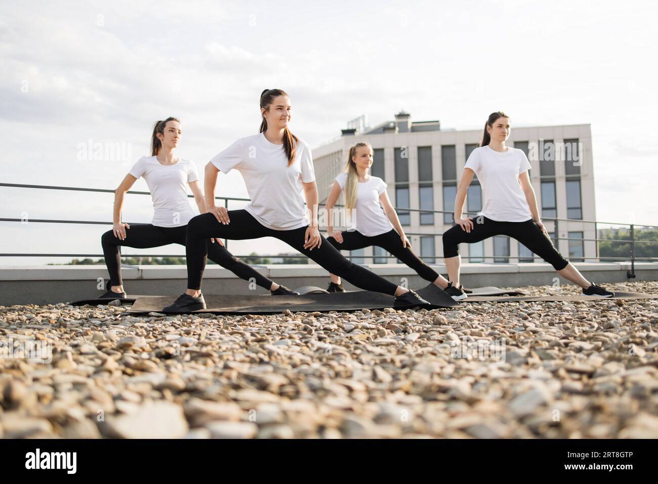 Elongating hi-res stock photography and images - Alamy