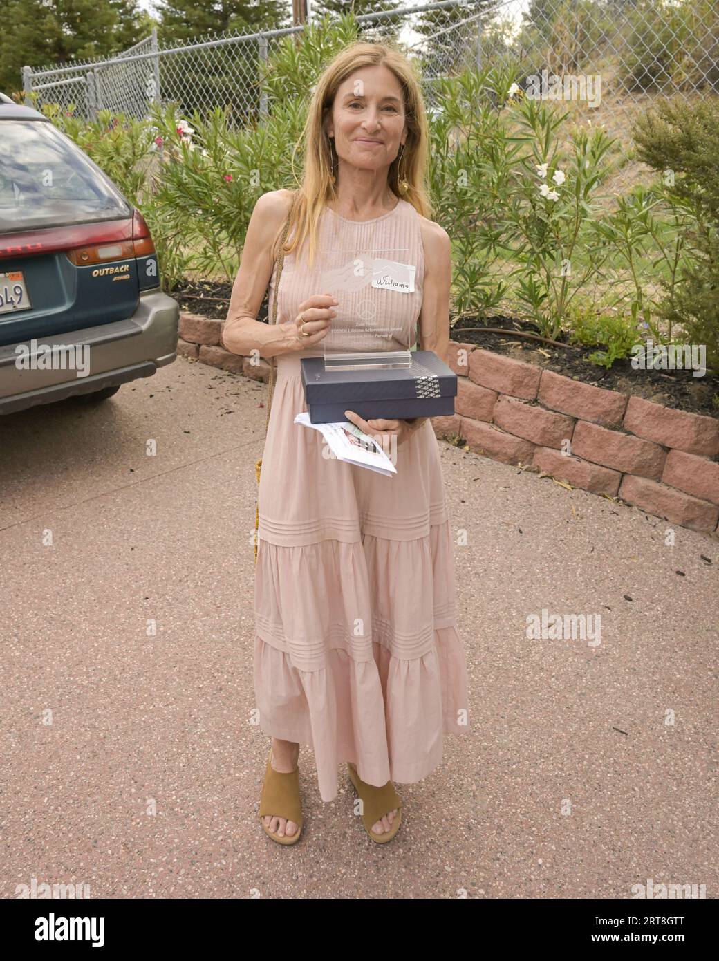September 9 2023 Barbara Williams Holding Jane Fondas Pdsmm Life Achievement Award At The