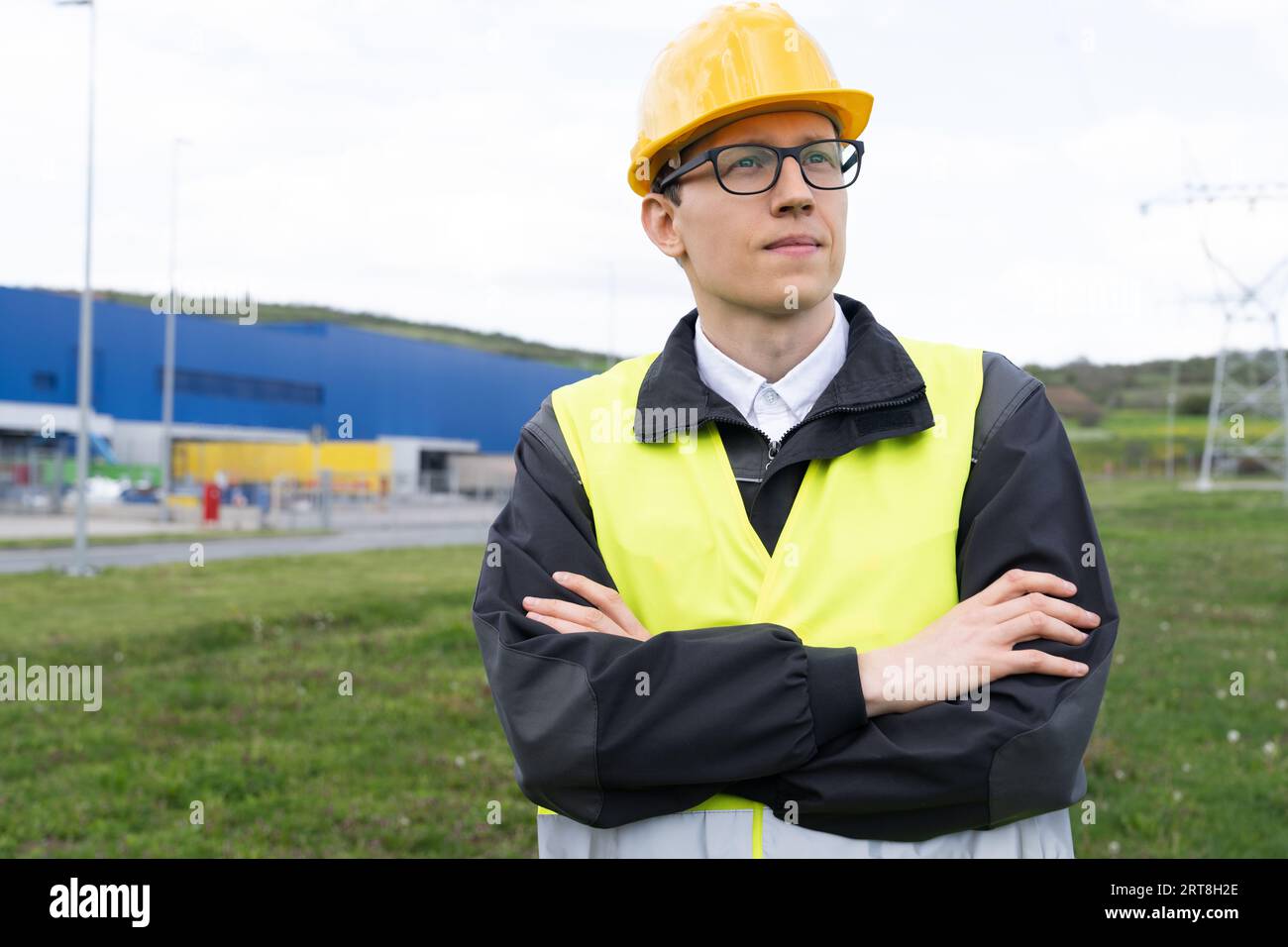 Portrait man in construction helmet hi-res stock photography and images ...