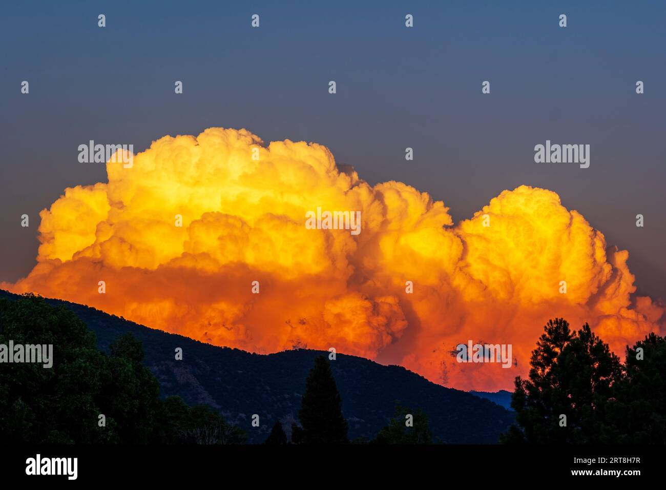 Infinity thunder icon hi-res stock photography and images - Alamy