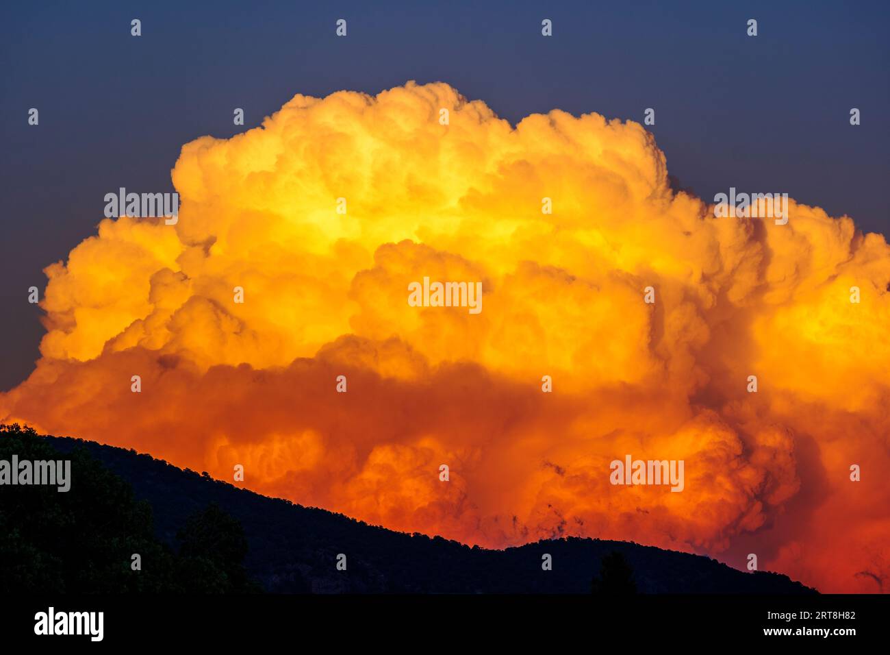 Infinity thunder icon hi-res stock photography and images - Alamy