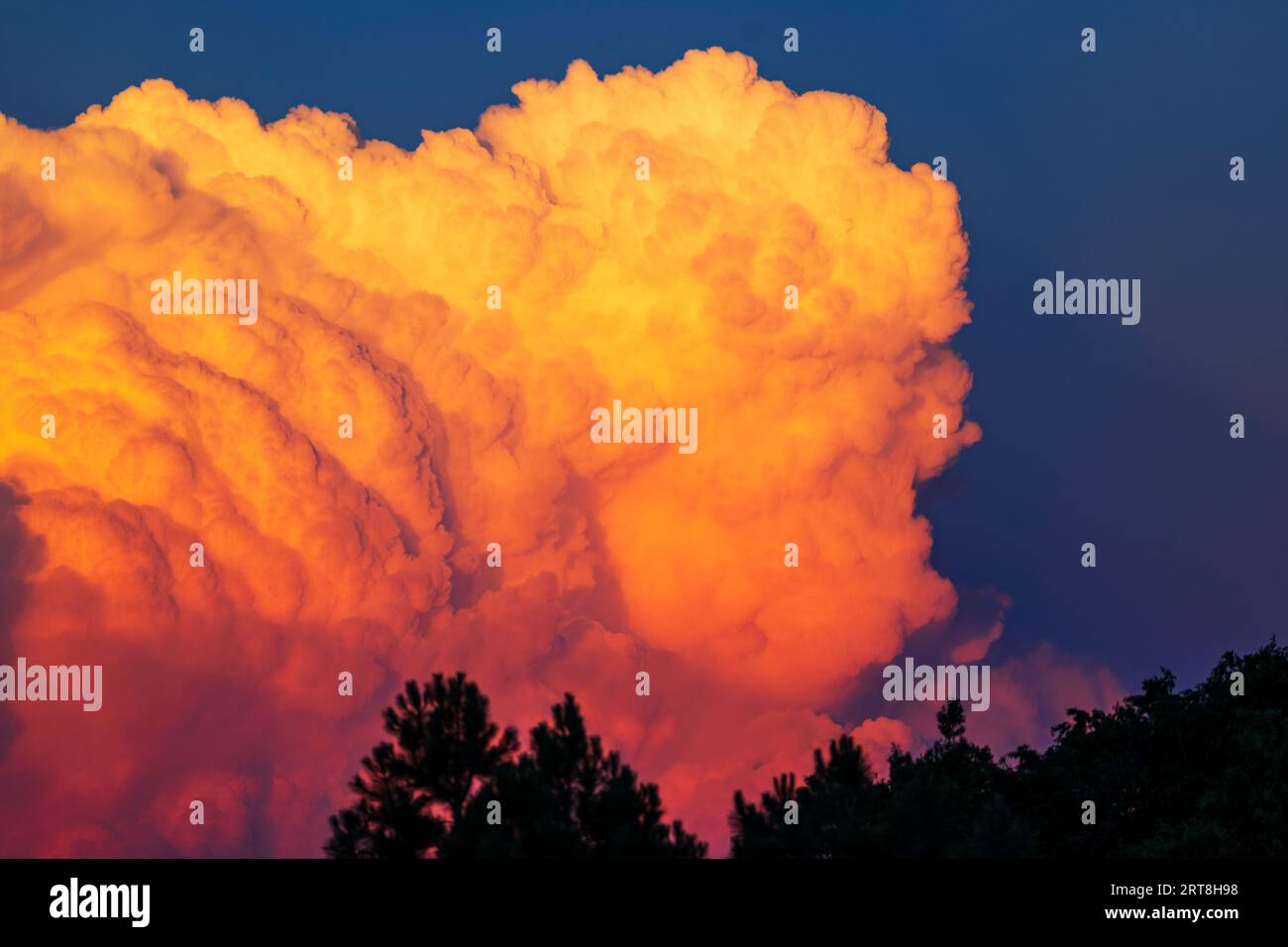 Infinity thunder icon hi-res stock photography and images - Alamy