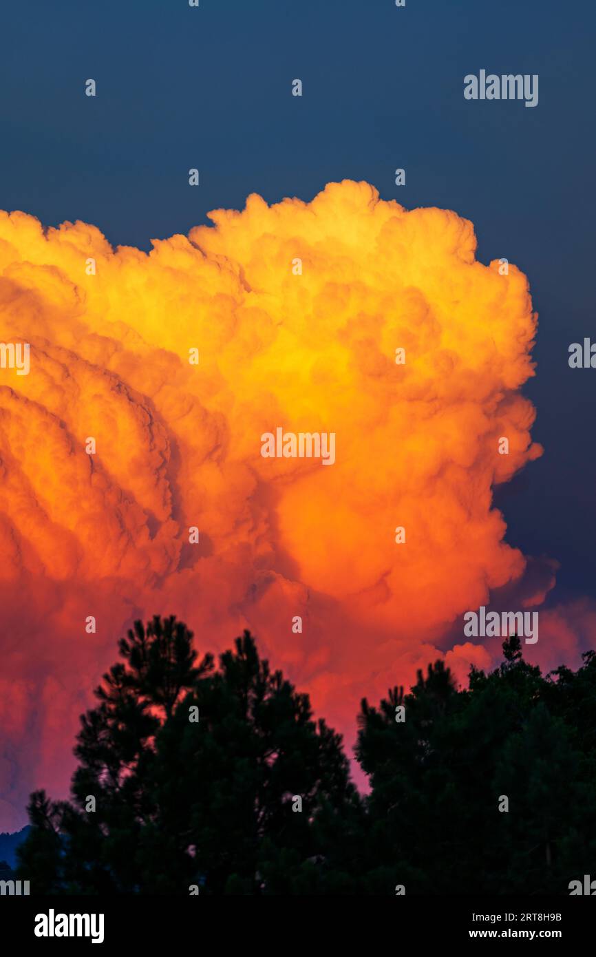 Infinity thunder icon hi-res stock photography and images - Alamy