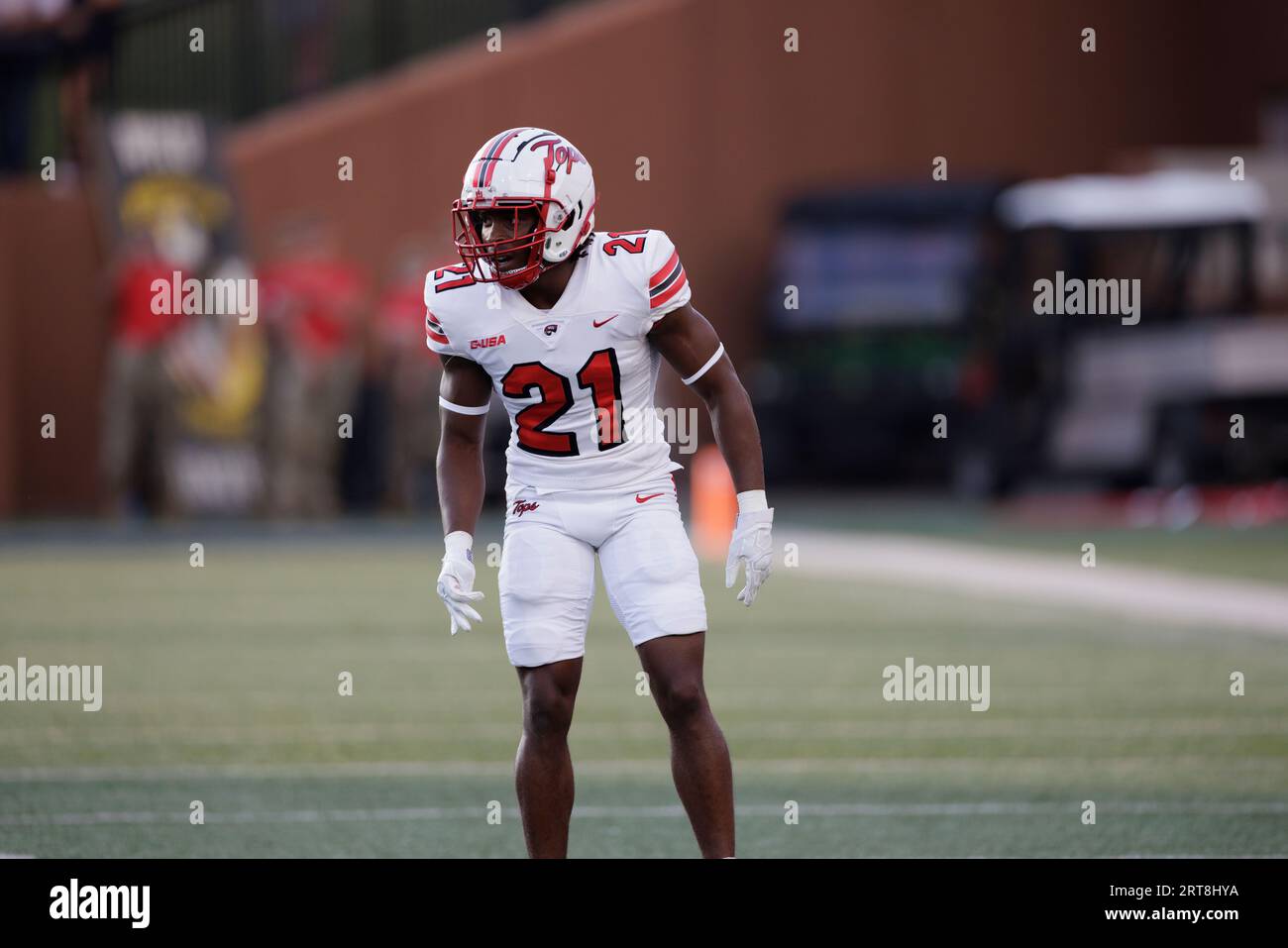 Western Kentucky defensive back Upton Stout (21) gets ready for a play ...