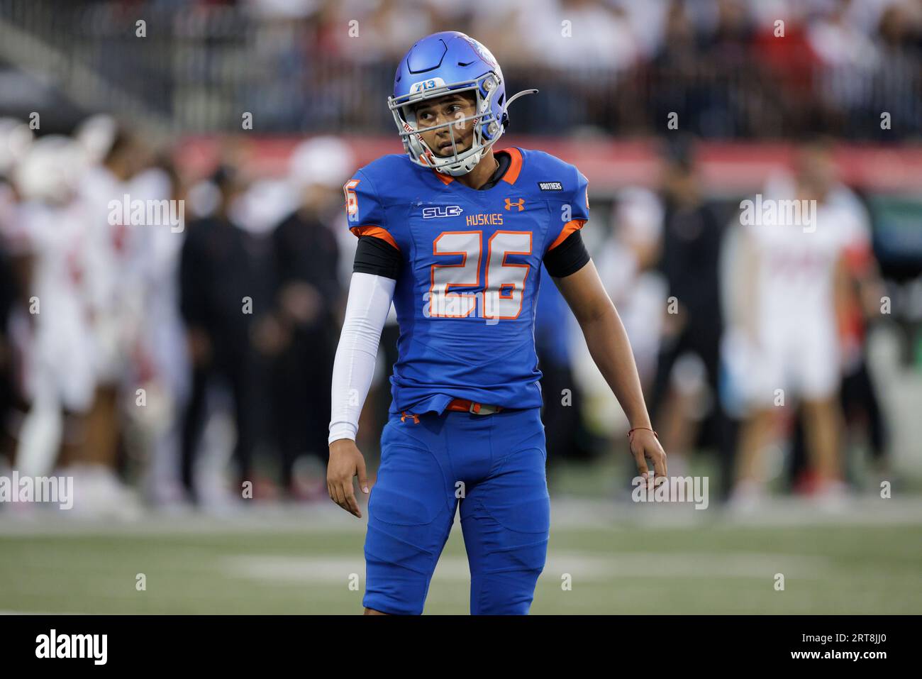 Houston Christian place kicker Dillon Fedor (26) gets ready to make a ...