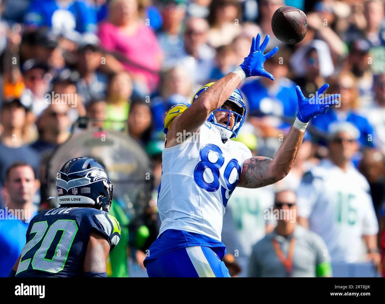 Los Angeles Rams tight end Tyler Higbee (89) makes a catch in front of ...