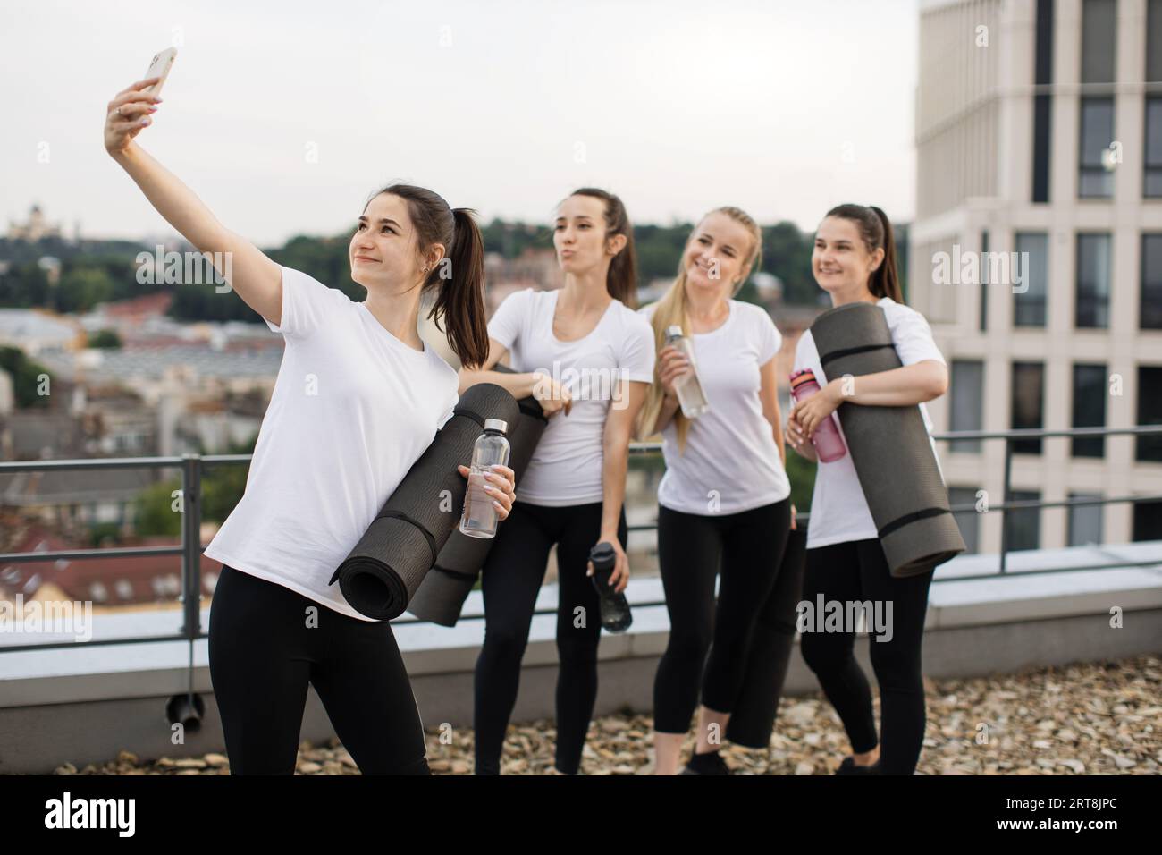 Athletic woman taking exercises outdoor hi-res stock photography and ...