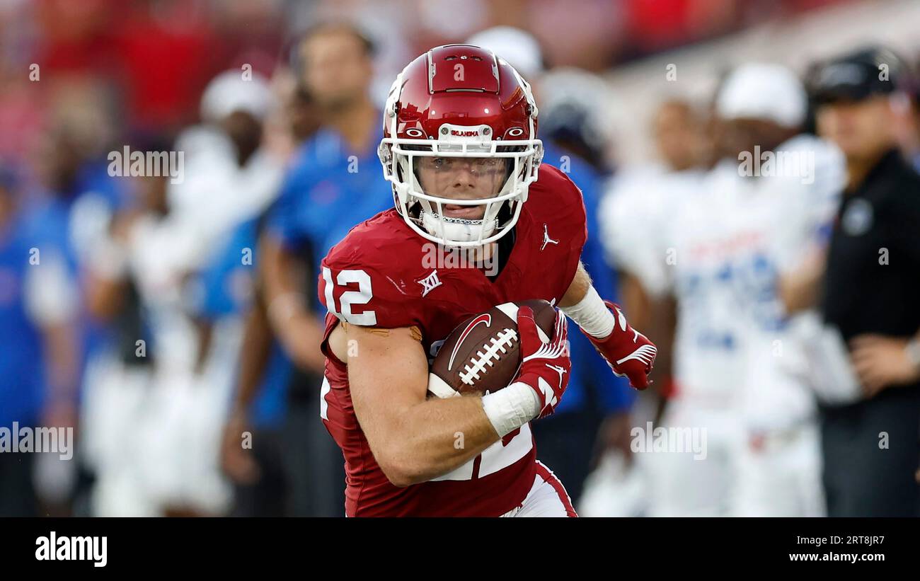 Oklahoma wide receiver Drake Stoops (12) carries during the second half ...