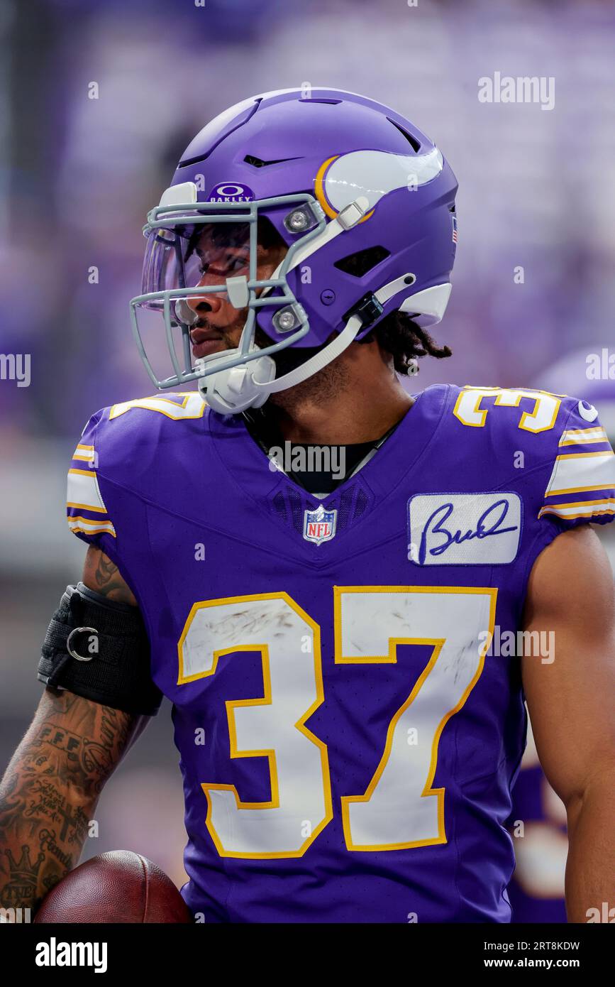 Minnesota Vikings running back Myles Gaskin (37) during warm ups before ...