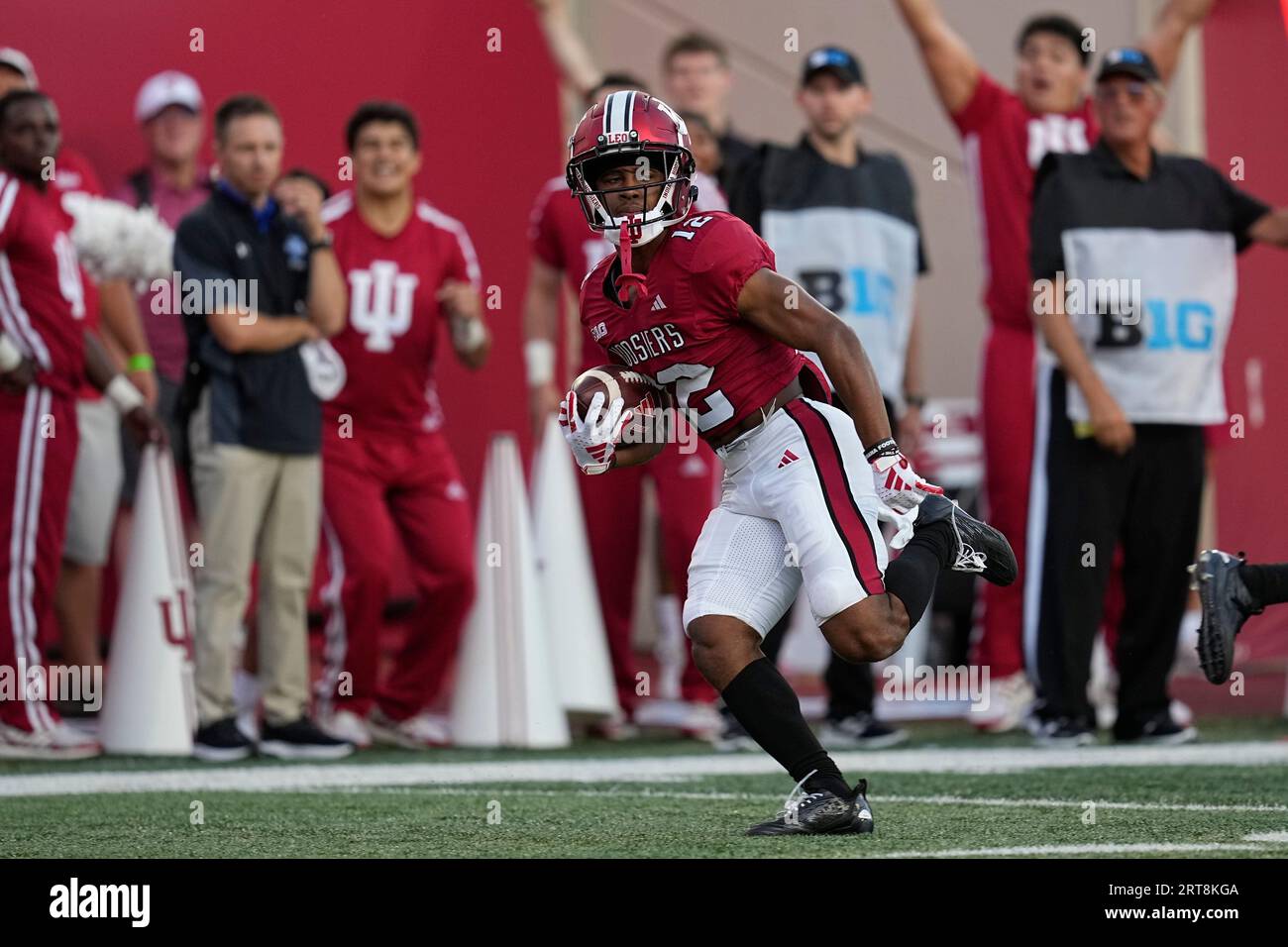 Indiana running back Jaylin Lucas (12) runs during the first half of an ...