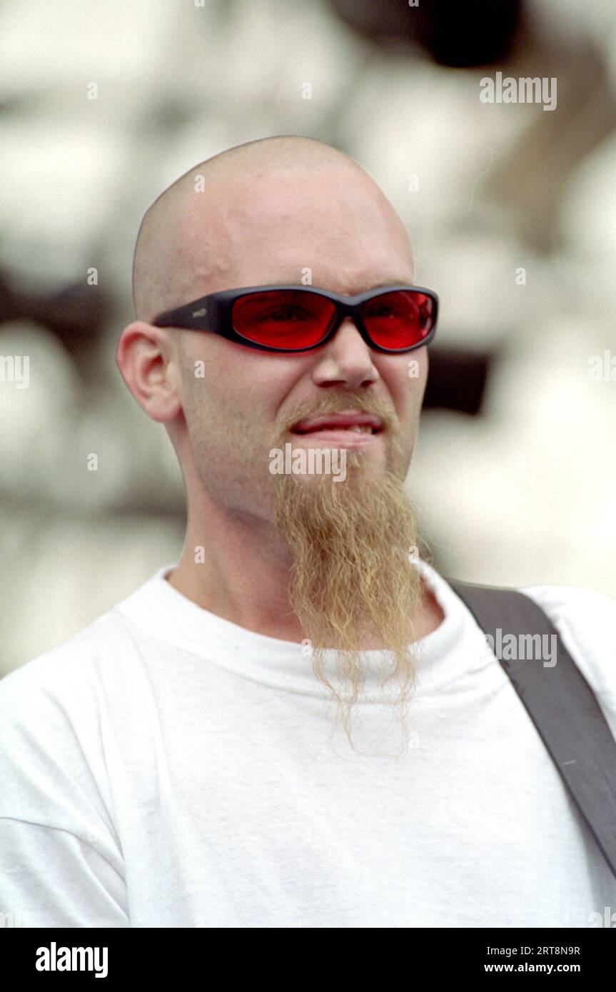 Queens of the stone age drummer hi-res stock photography and images - Alamy