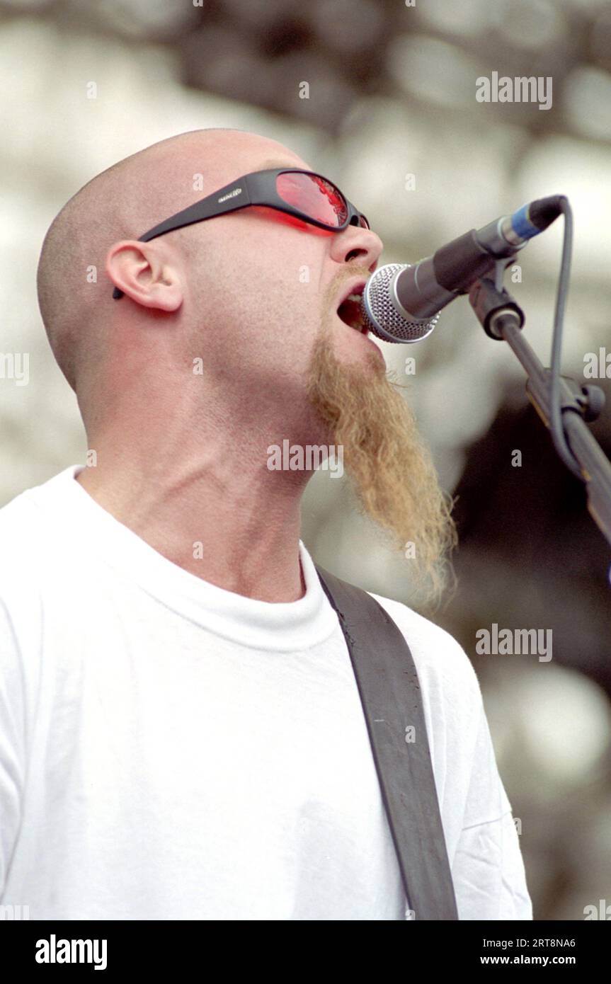 Queens of the stone age drummer hi-res stock photography and images - Alamy