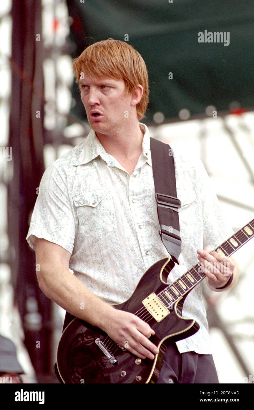 Queens of the stone age drummer hi-res stock photography and images - Alamy