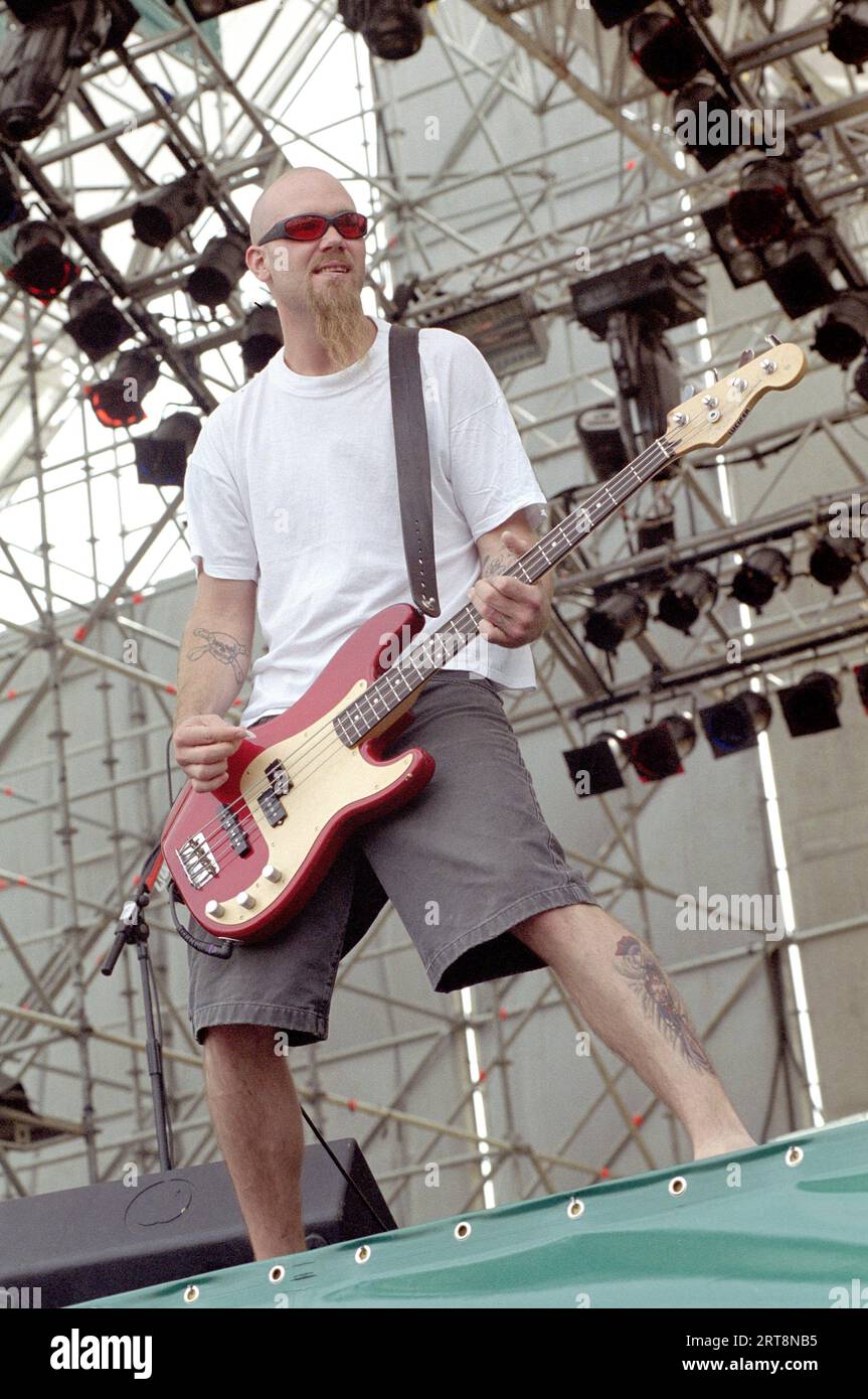 Queens of the stone age drummer hi-res stock photography and images - Alamy