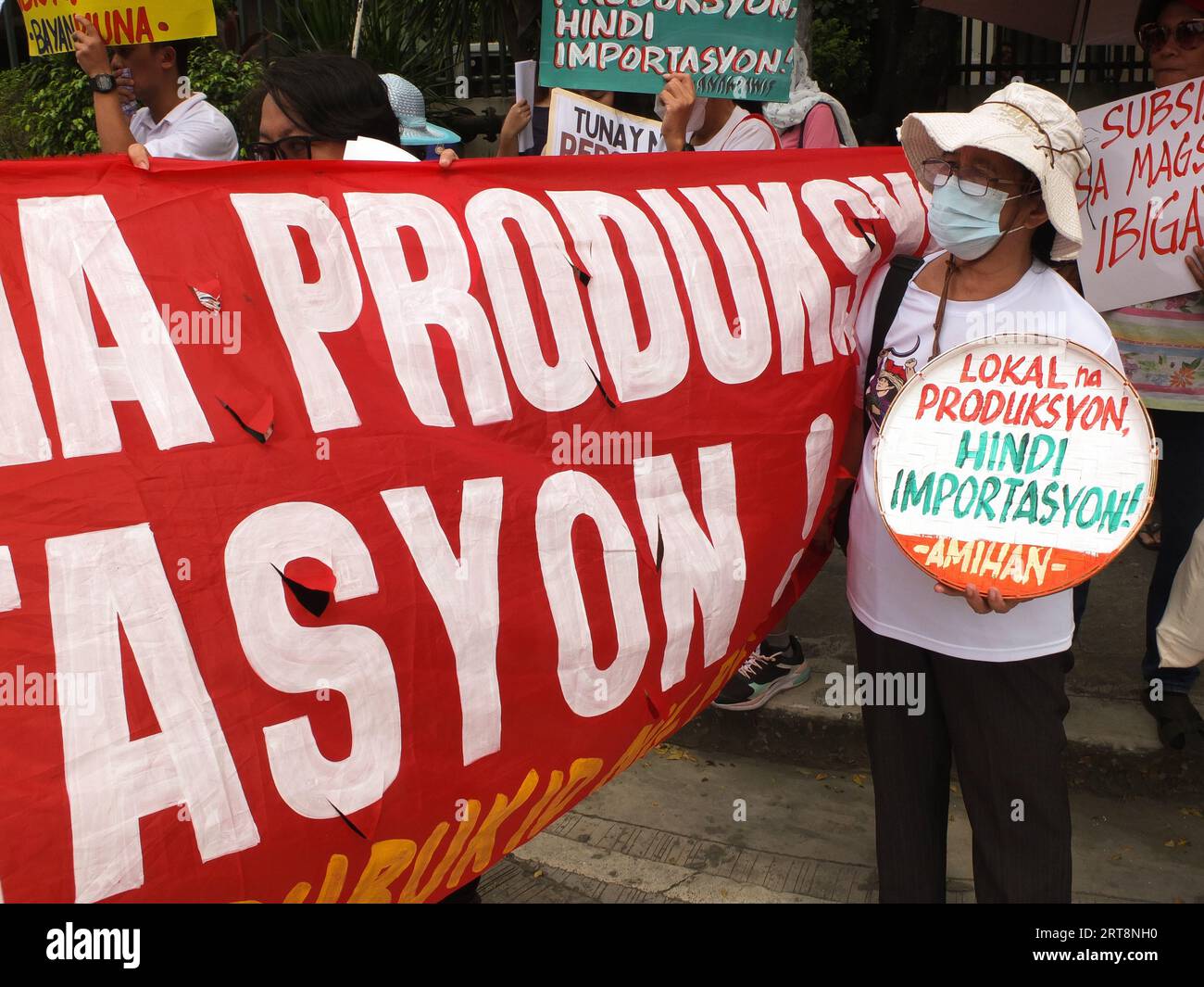 Quezon, Philippines. 11th Sep, 2023. A protester holds a "bilao" or a ...