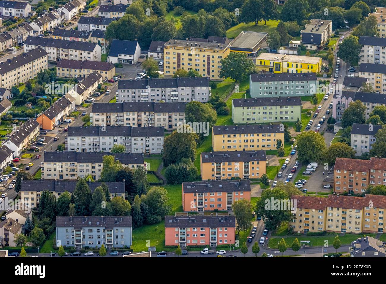 Row house apartment buildings hi-res stock photography and images - Alamy