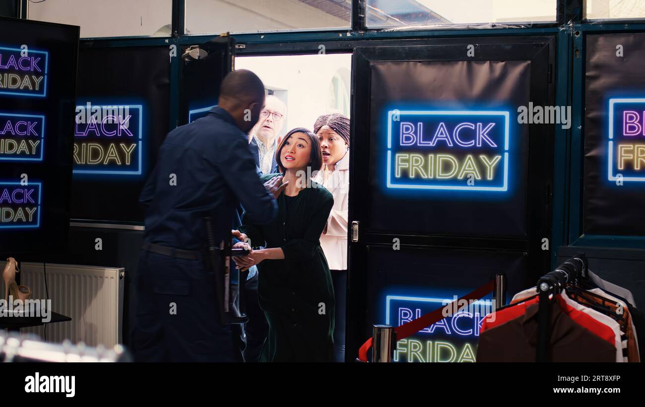 Obsessed customers going crazy in line to make black friday purchases ...
