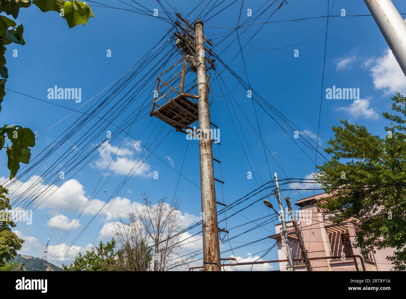 Messy wires attached electric pole hi-res stock photography and images ...