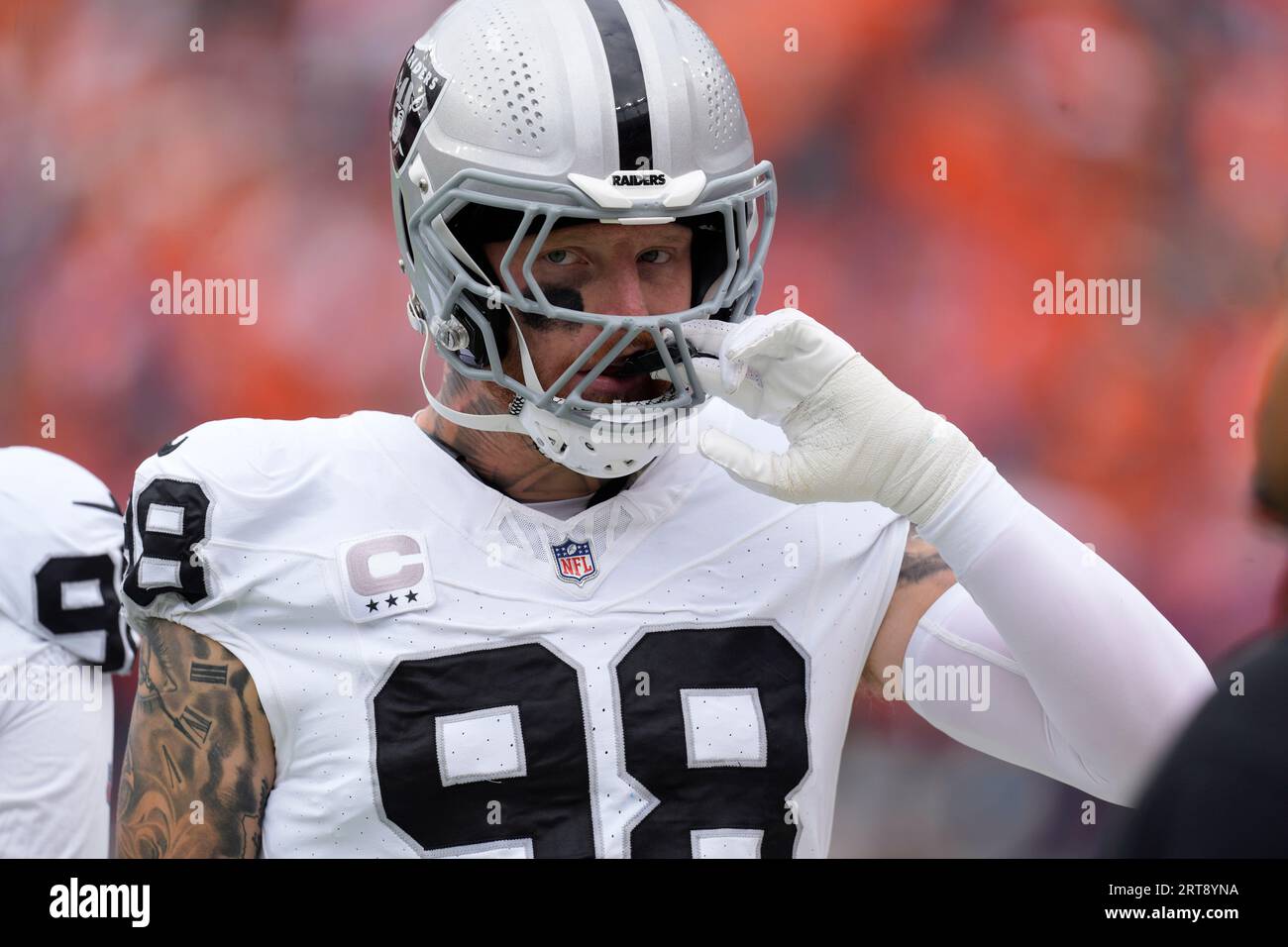 Las Vegas Raiders defensive end Maxx Crosby (98) in the first half of ...